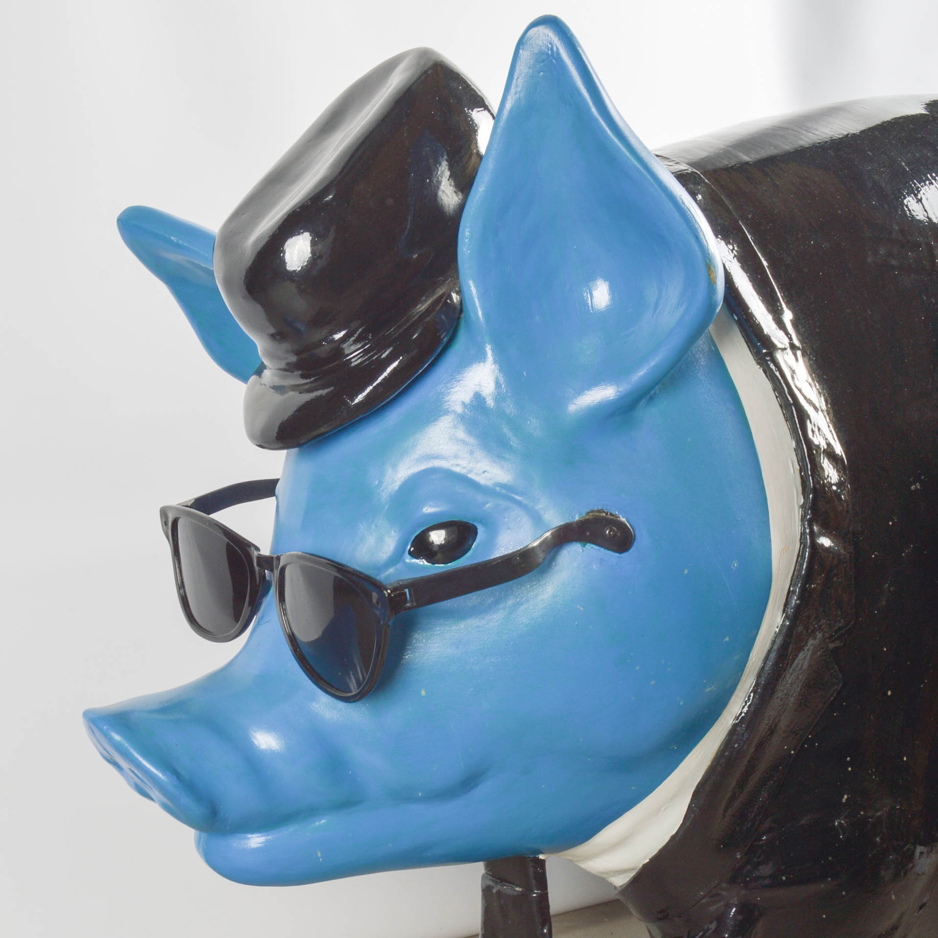 Cincinnati's "Big Pig Gig" Pig Sculpture "Get The Blues" Pig | EBTH