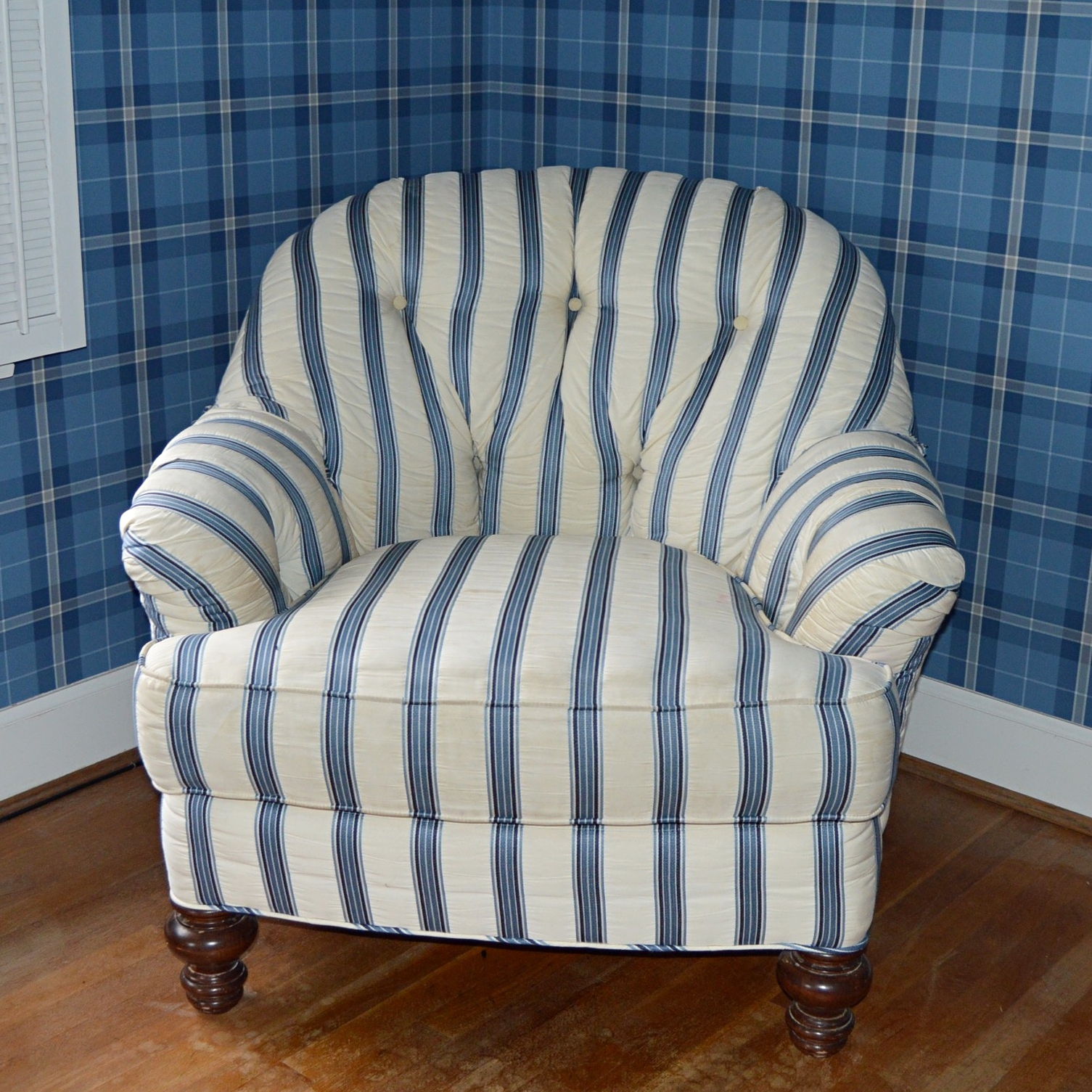 Tufted Striped Club Chair | EBTH