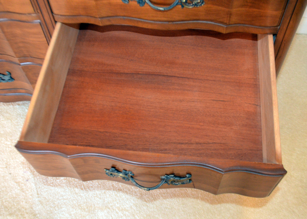 Vintage French Provincial Style Permacraft Furniture Dresser | EBTH