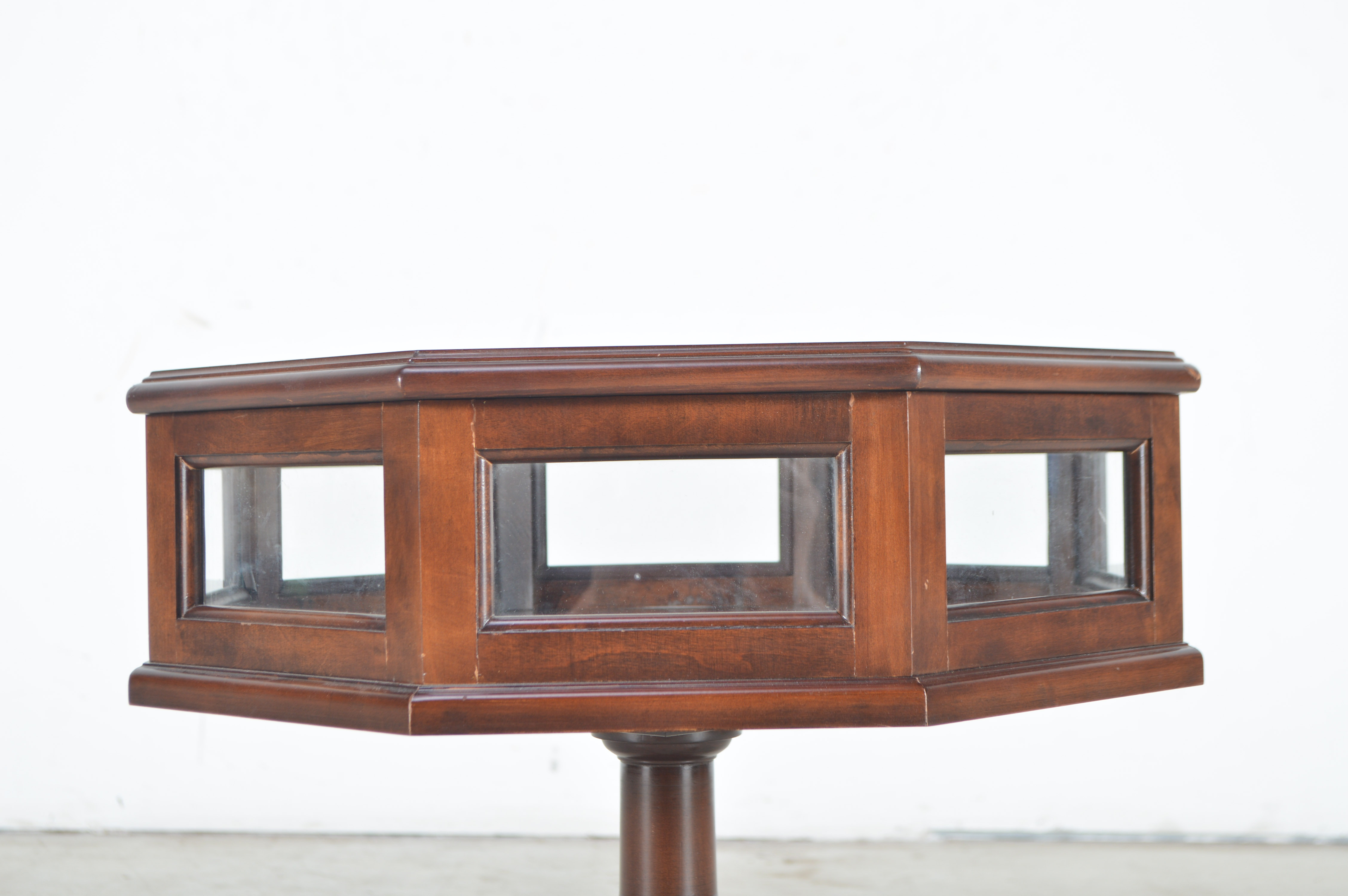 Mahogany Veneer Display Case | EBTH
