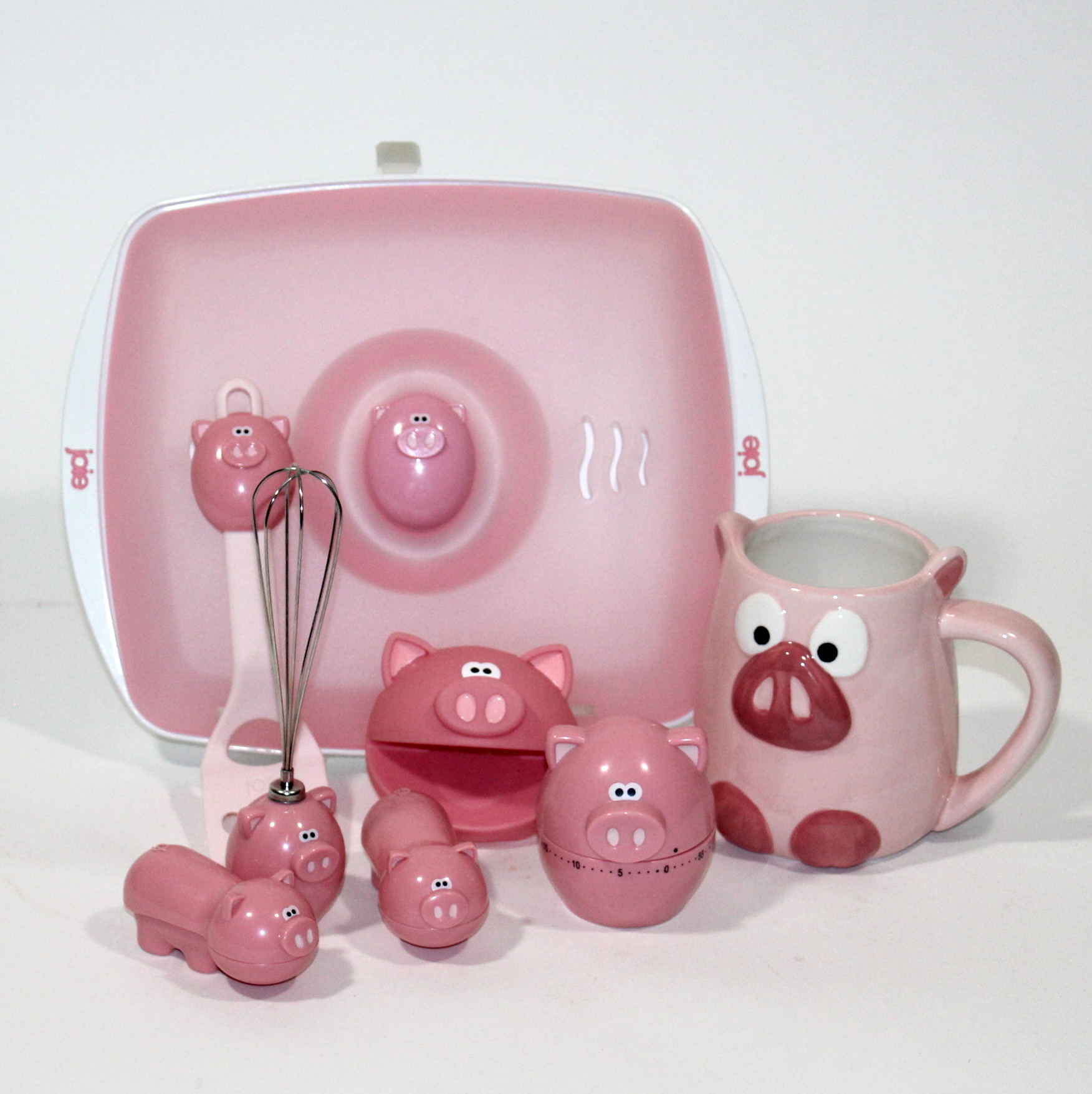 Joie Pig-Themed Kitchen Gadgets | EBTH