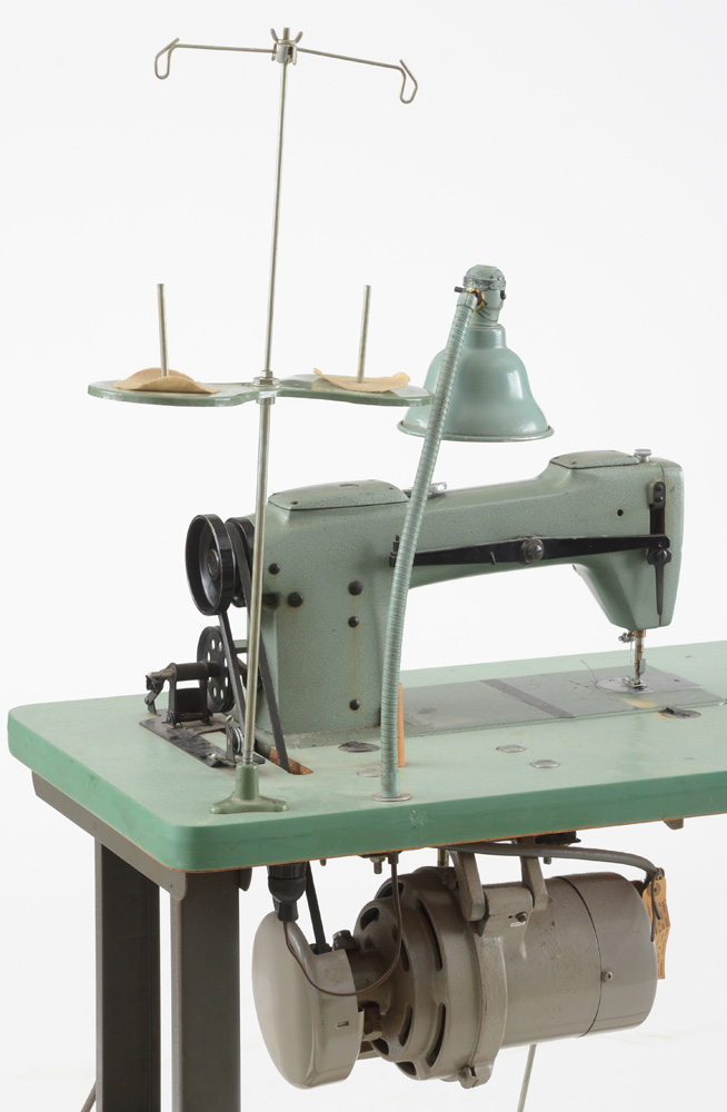 Consew Model 210 Industrial Sewing Machine | EBTH