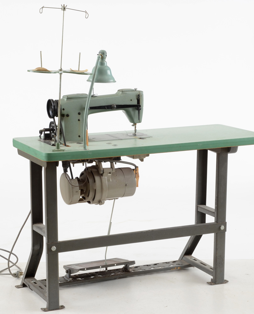 Consew Model 210 Industrial Sewing Machine | EBTH