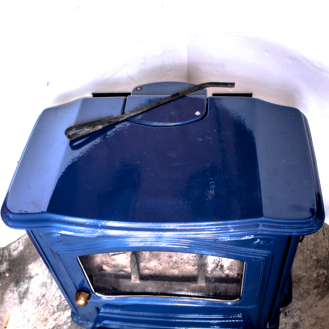 Efel "Symphony" Cast Iron and Enamel Wood Burning Stove | EBTH