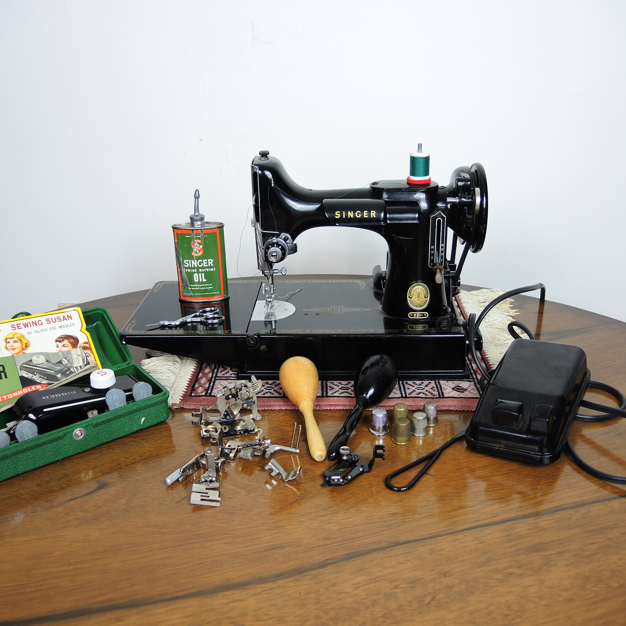 Singer 221- Electric Sewing Machine | EBTH