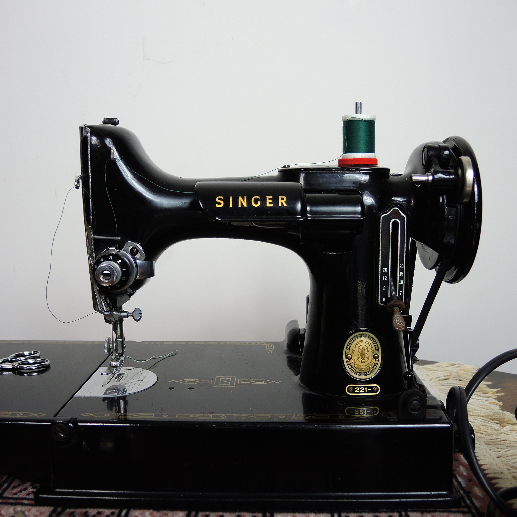 Singer 221- Electric Sewing Machine | EBTH