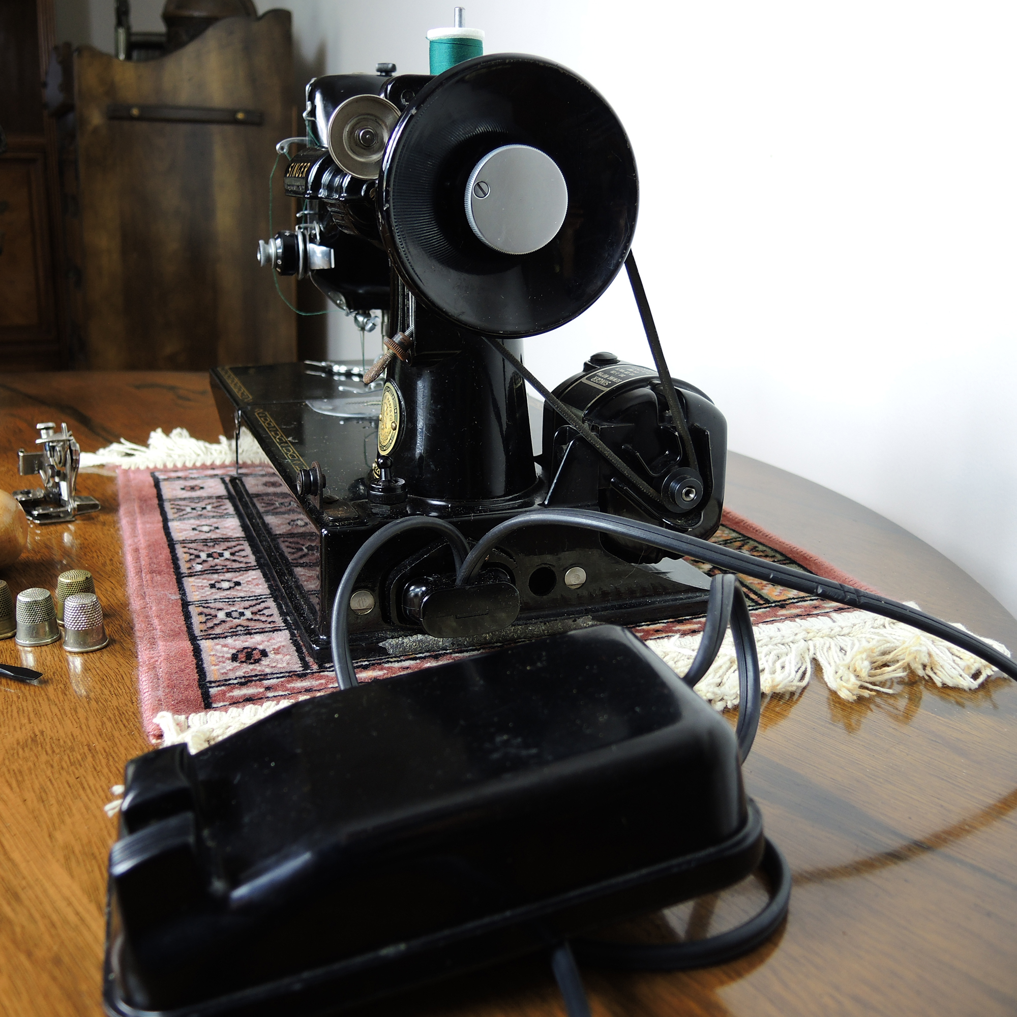Singer 221- Electric Sewing Machine | EBTH