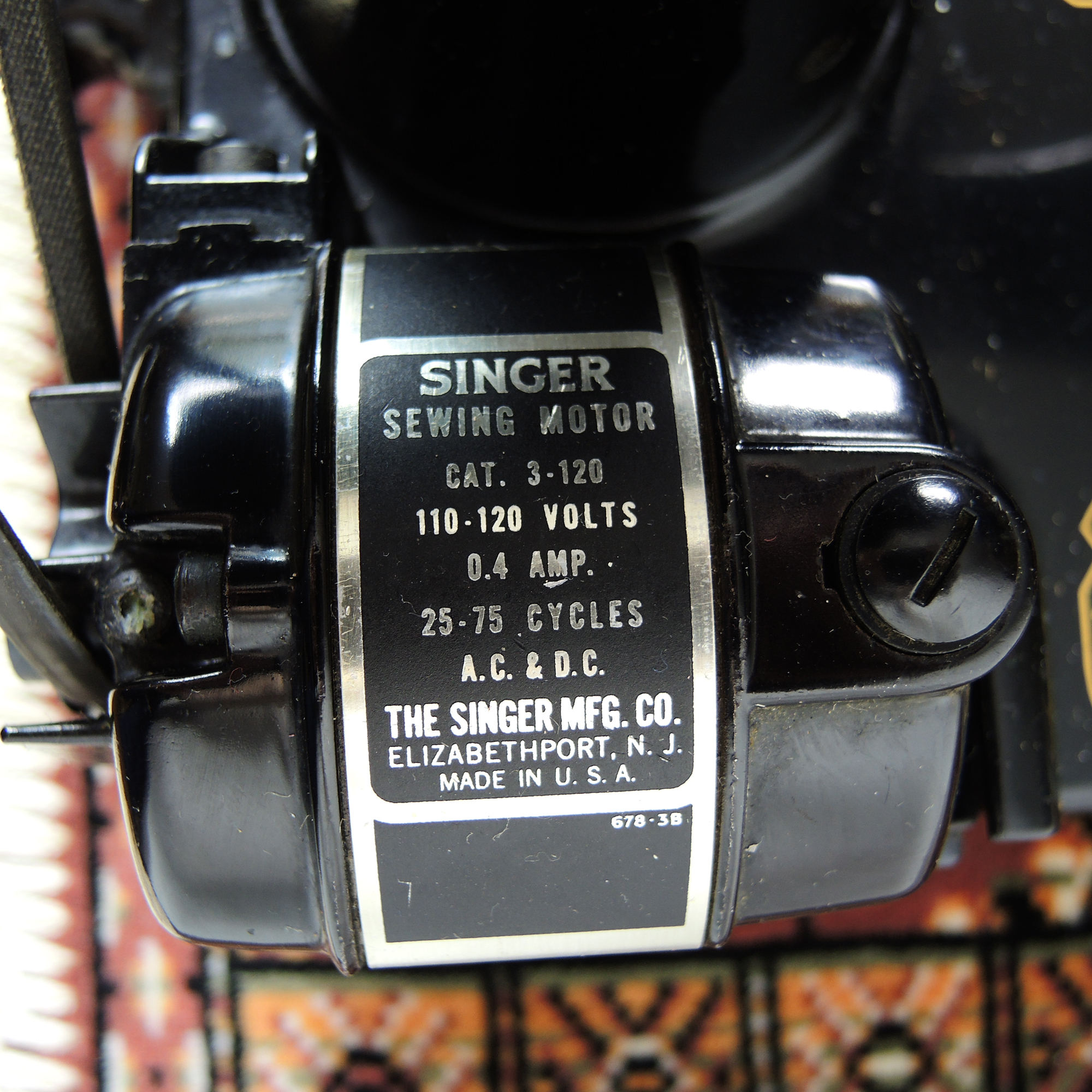 Singer 221- Electric Sewing Machine | EBTH