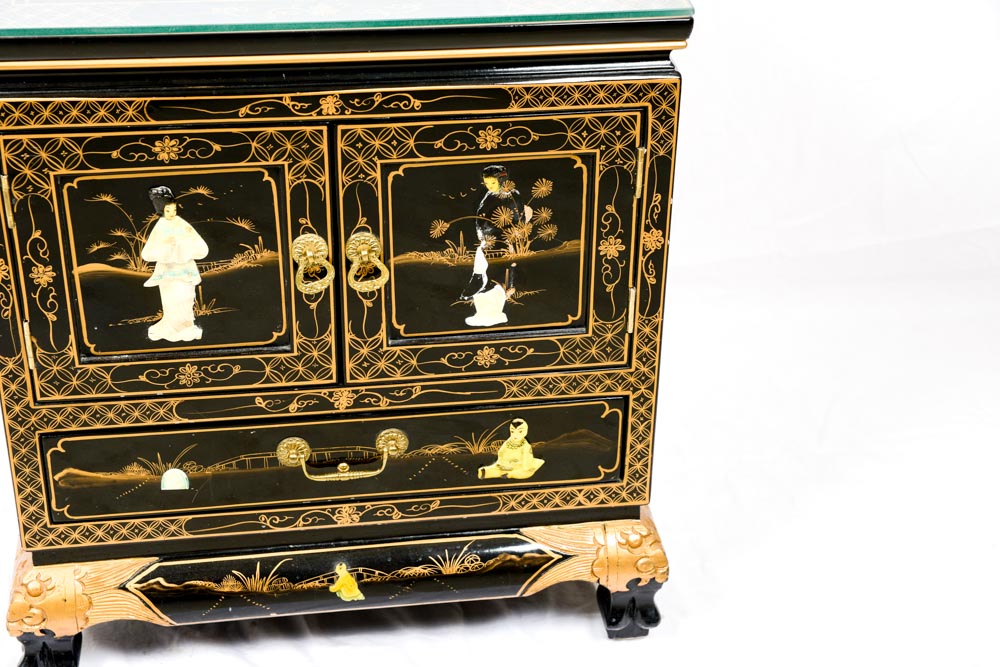 Chinoiserie Table with Shell Inlay | EBTH