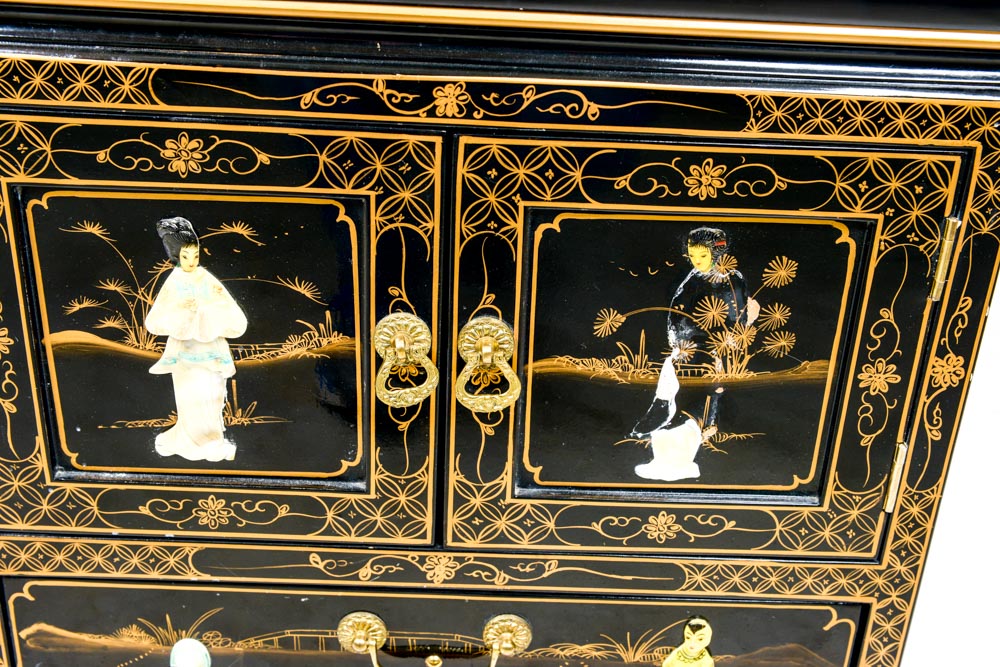 Chinoiserie Table with Shell Inlay | EBTH
