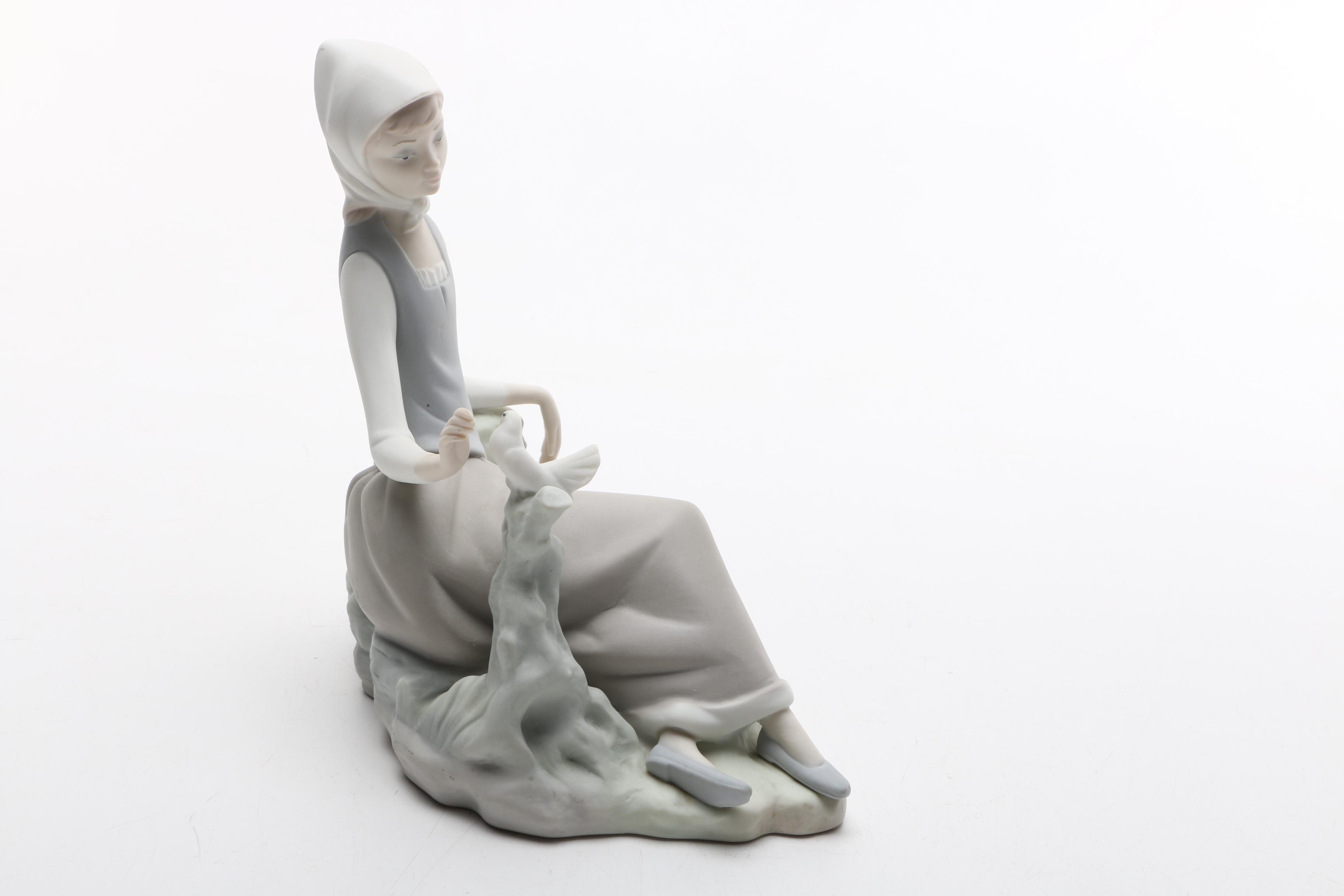 "Shepherdess With Dove" Figure by Lladró | EBTH