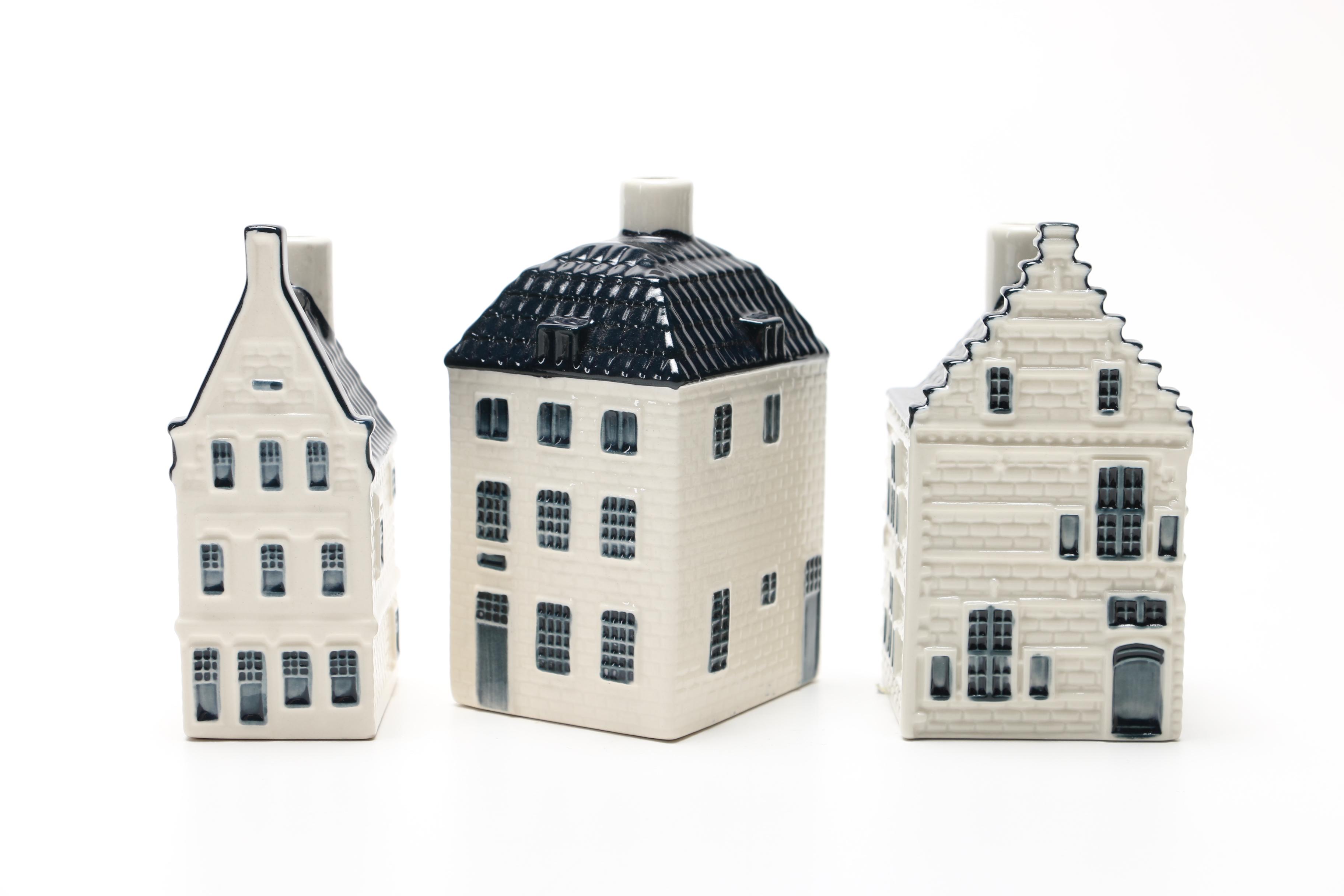 Miniature Dutch Houses Featuring KLM Delft Blue Houses | EBTH
