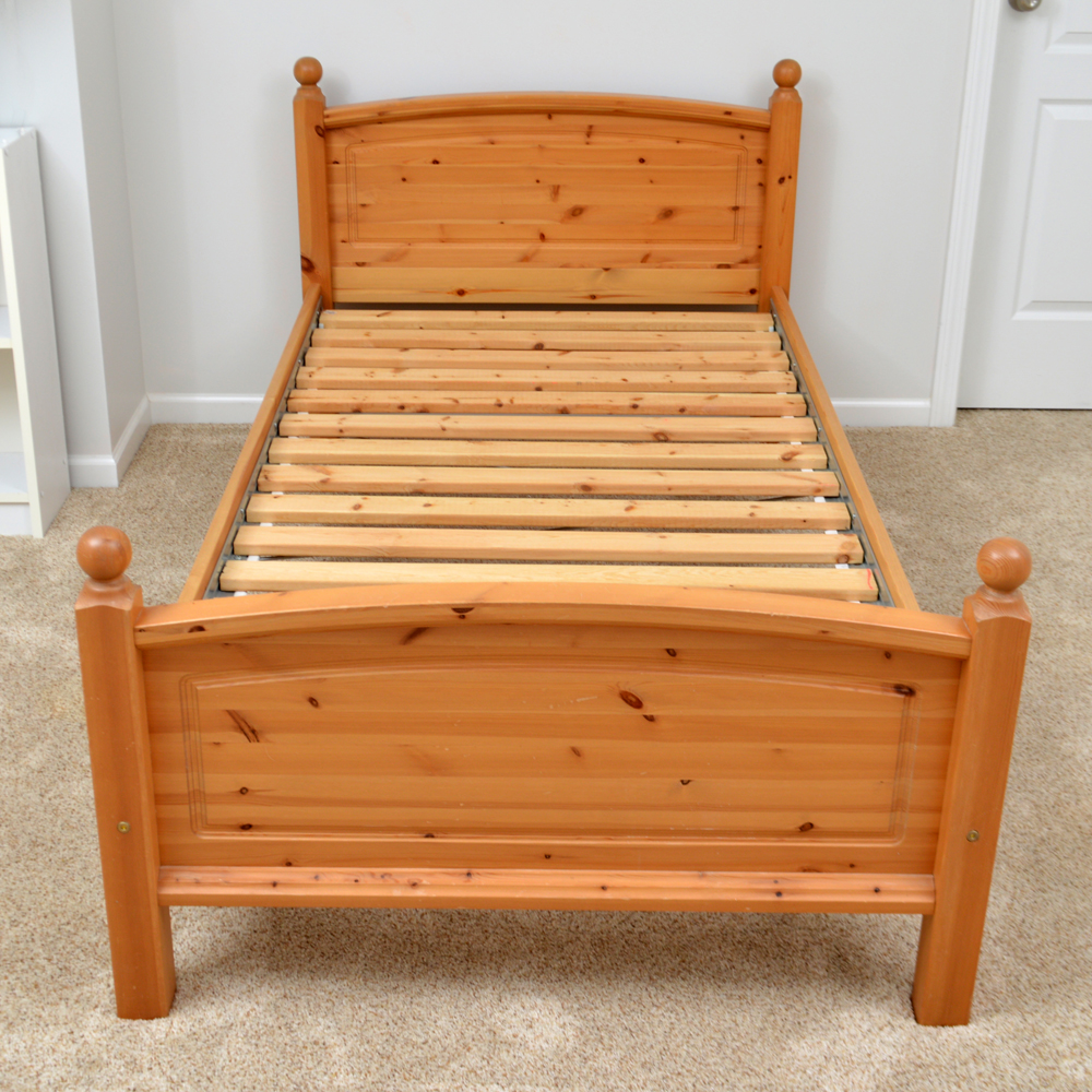 Knotty Pine Twin Bed Frame | EBTH