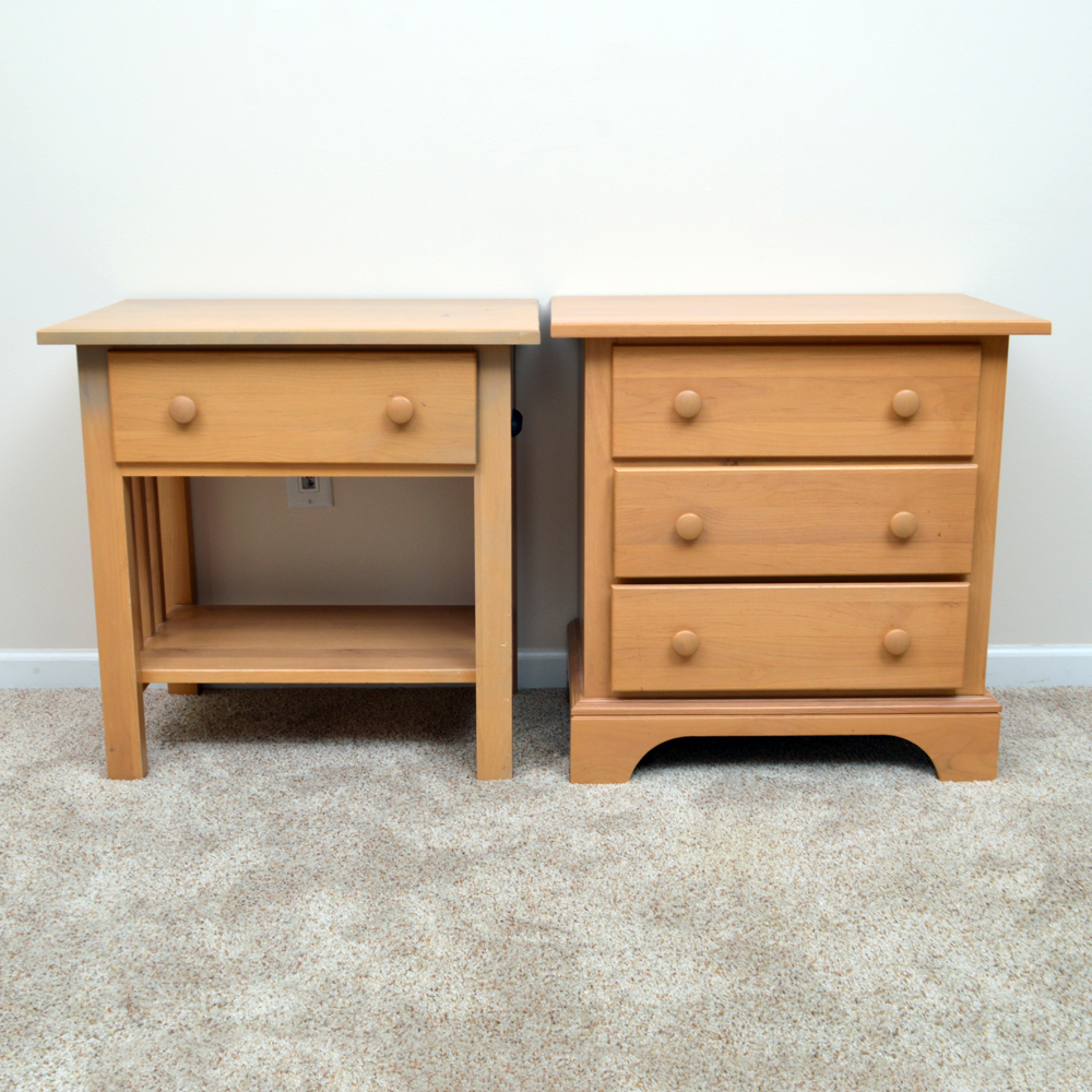 Two Shaker Style Night Stands | EBTH