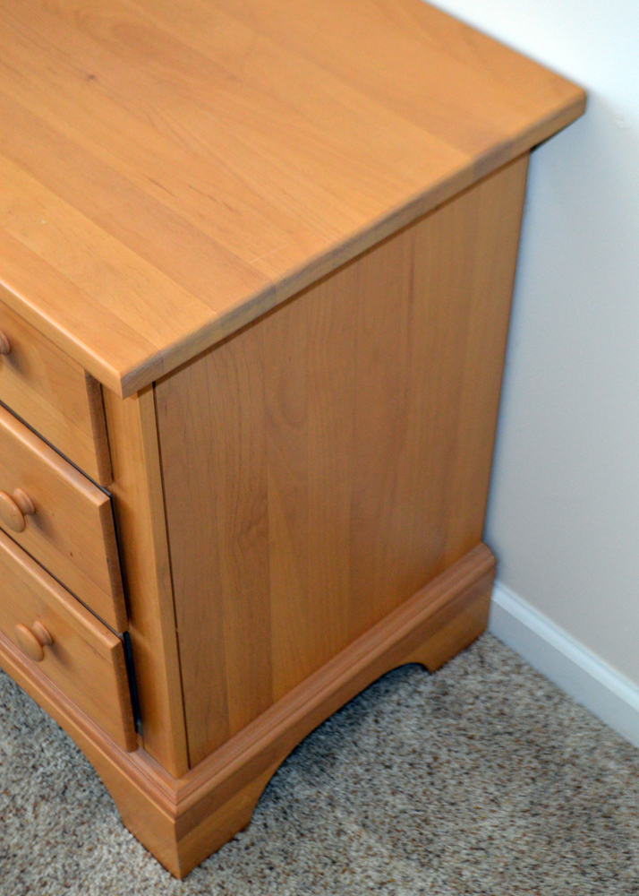 Two Shaker Style Night Stands | EBTH