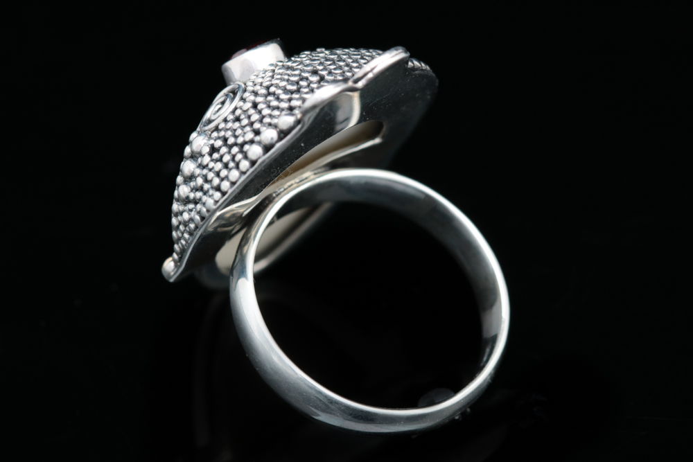 Robert Manse Sterling Silver, 18K Gold, Bone and Garnet Ring | EBTH