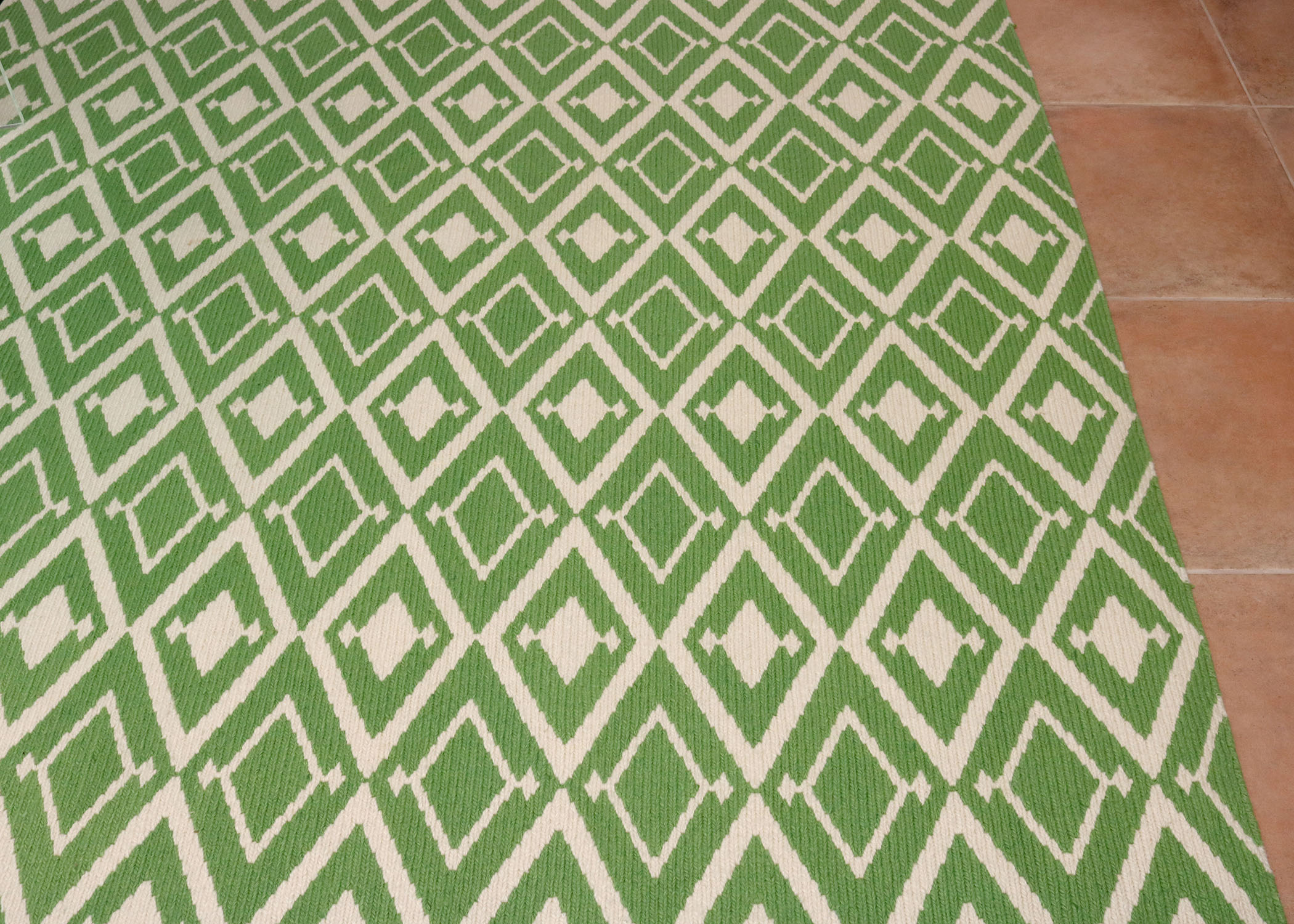 Large Machine-Made Rugmark Wool Area Rug | EBTH