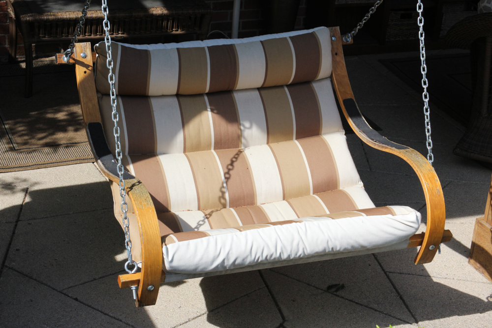 Modern Porch Swing | EBTH