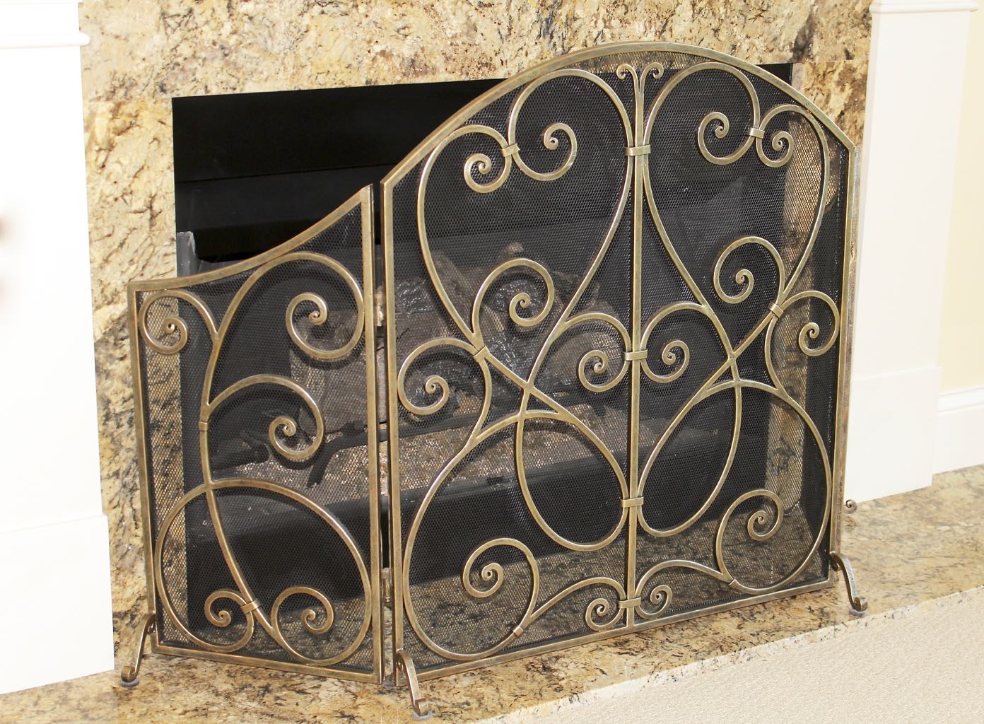 Brass Finish Scrollwork Fireplace Screen | EBTH