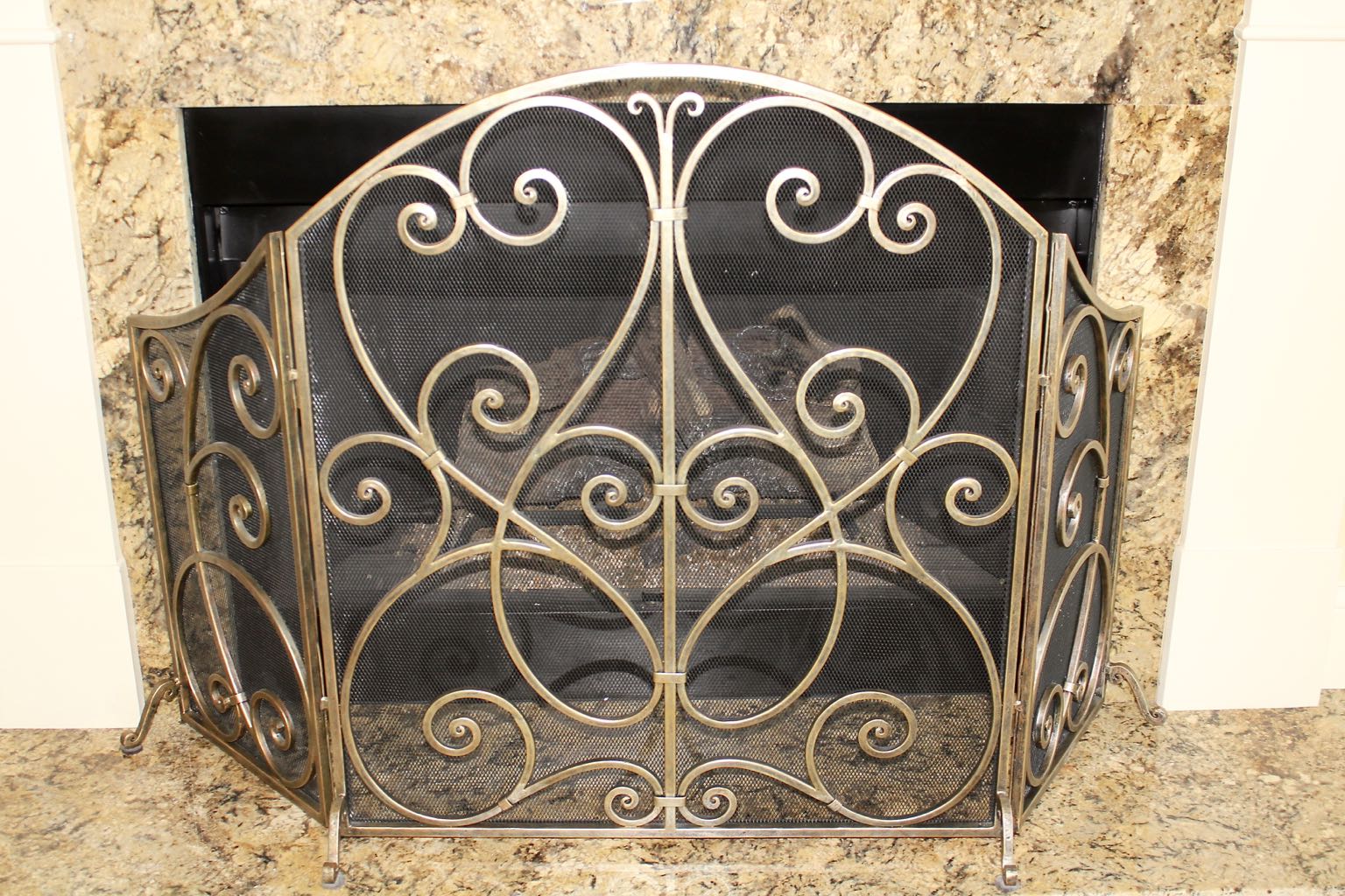 Brass Finish Scrollwork Fireplace Screen | EBTH