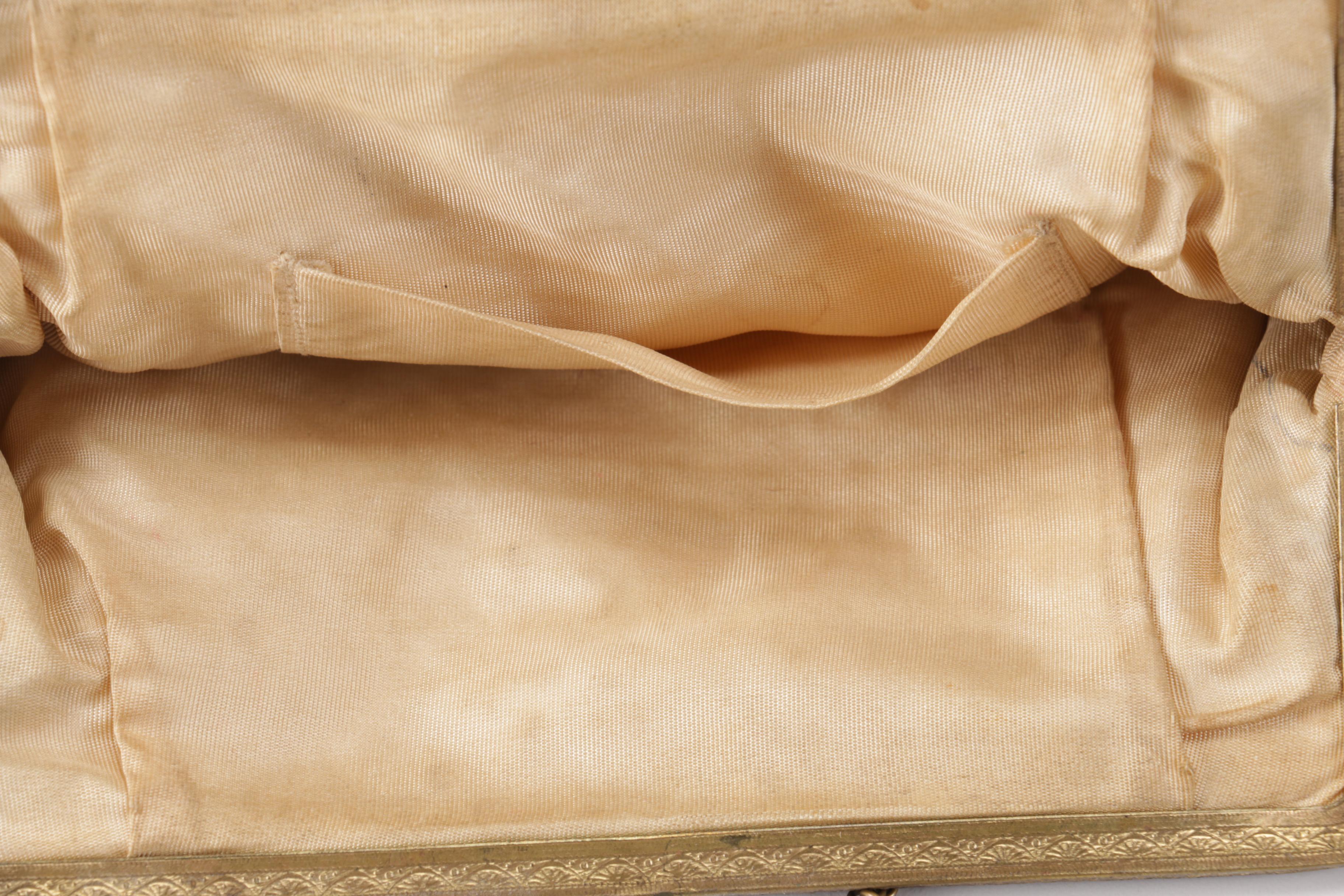 Assorted Vintage Cloth Handbags | EBTH