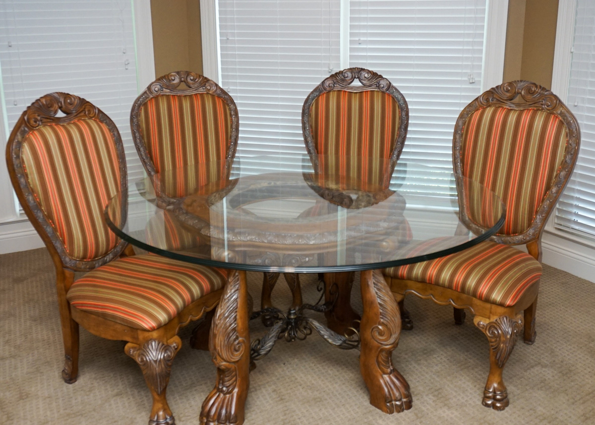 Michael Amini "Paradisio" Dining Table and Chairs by AICO Furniture | EBTH