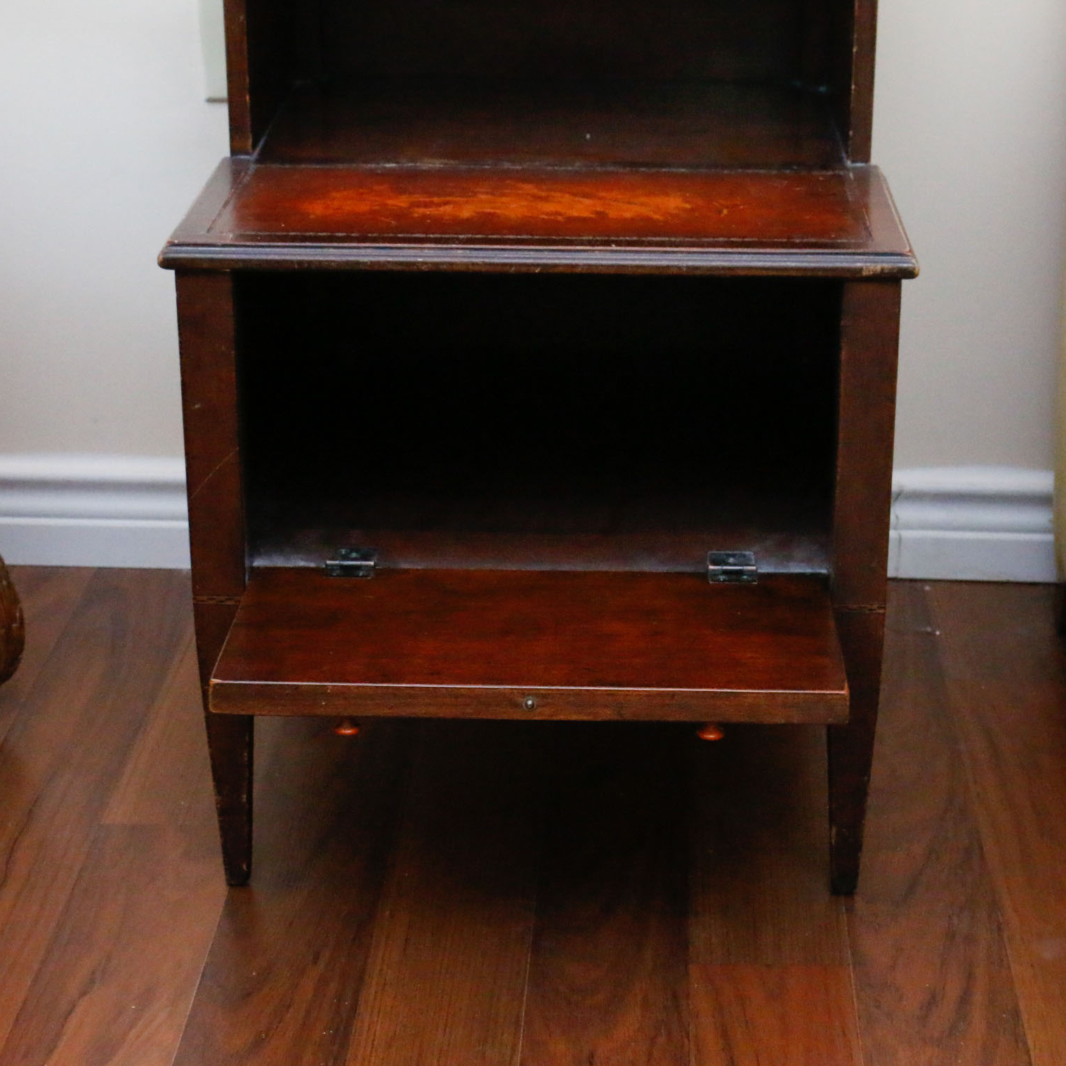 Tiered Leather Surfaced Accent Table | EBTH