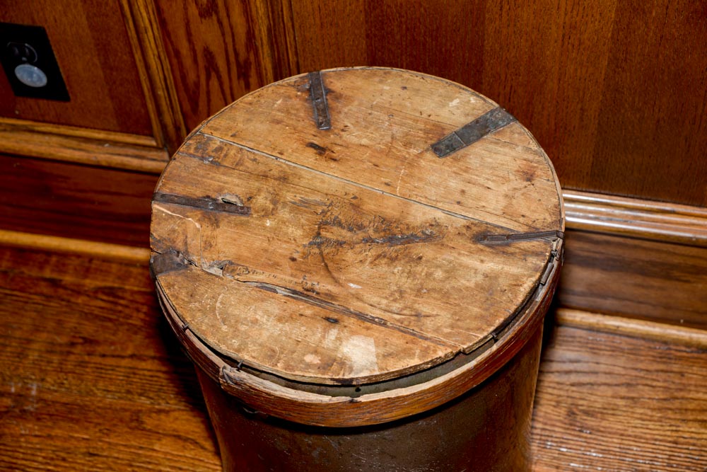 Vintage Stoneware Farmhouse Crock With Wooden Lid | EBTH