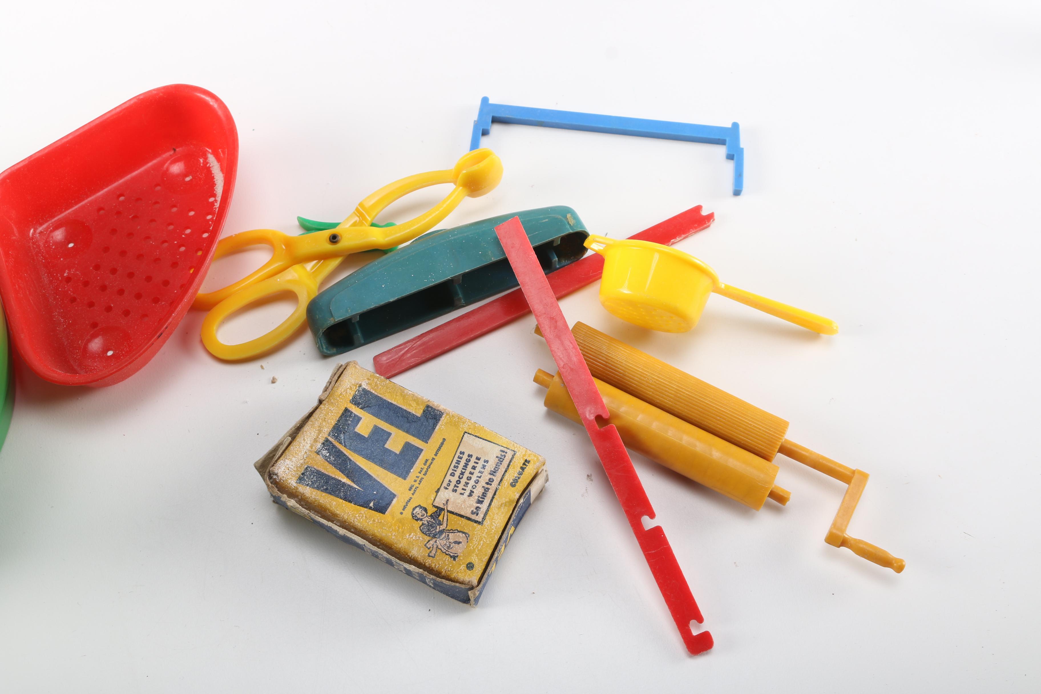 Kitchen Accessories Including a Vintage Mixit Master Jr. Mixer | EBTH