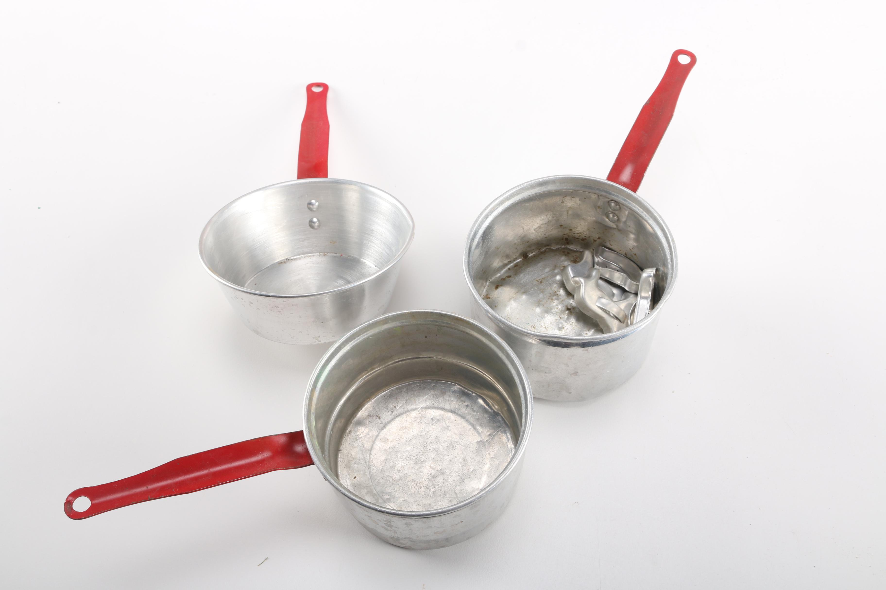 Kitchen Accessories Including a Vintage Mixit Master Jr. Mixer | EBTH