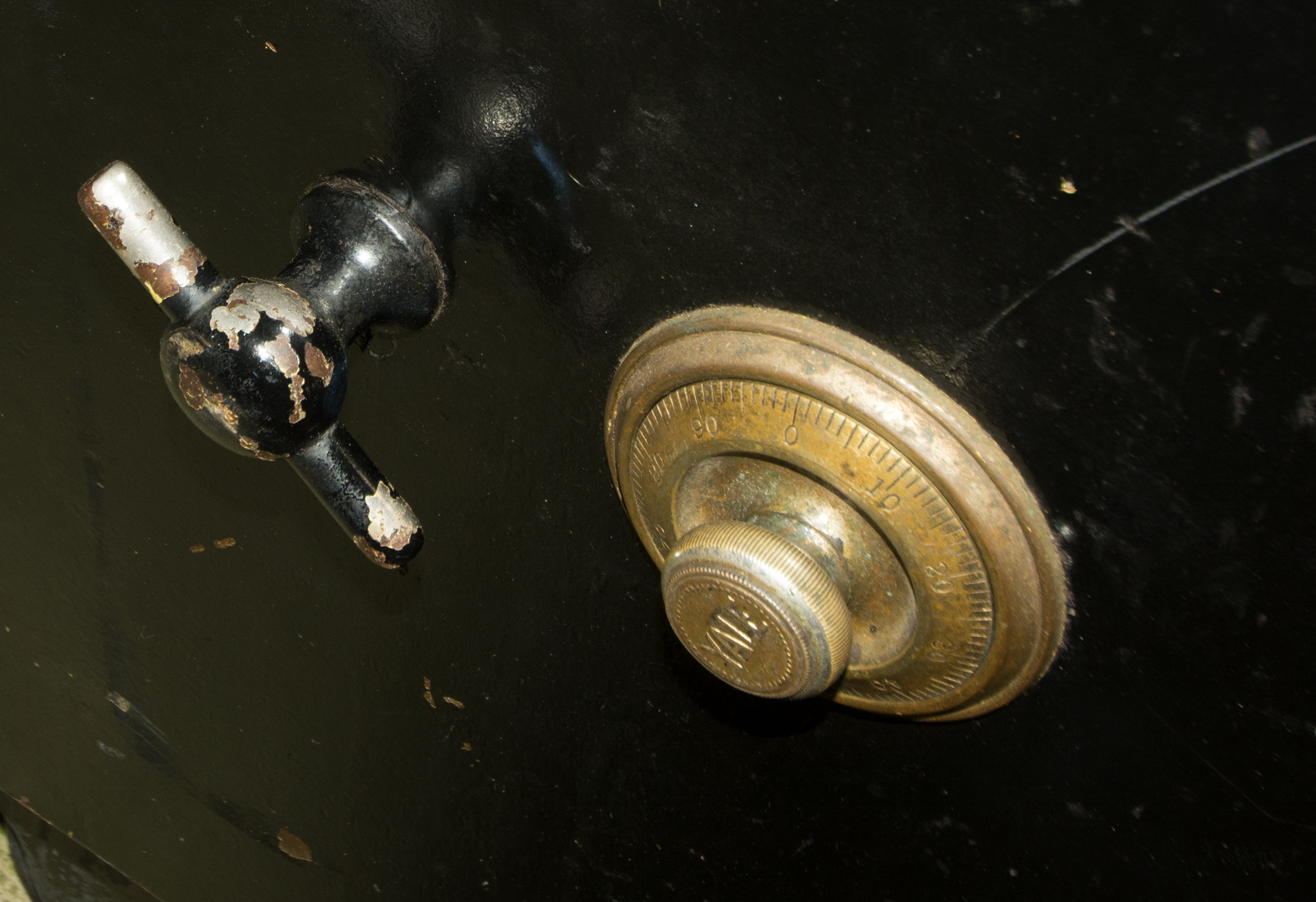 Antique Yale Safe | EBTH