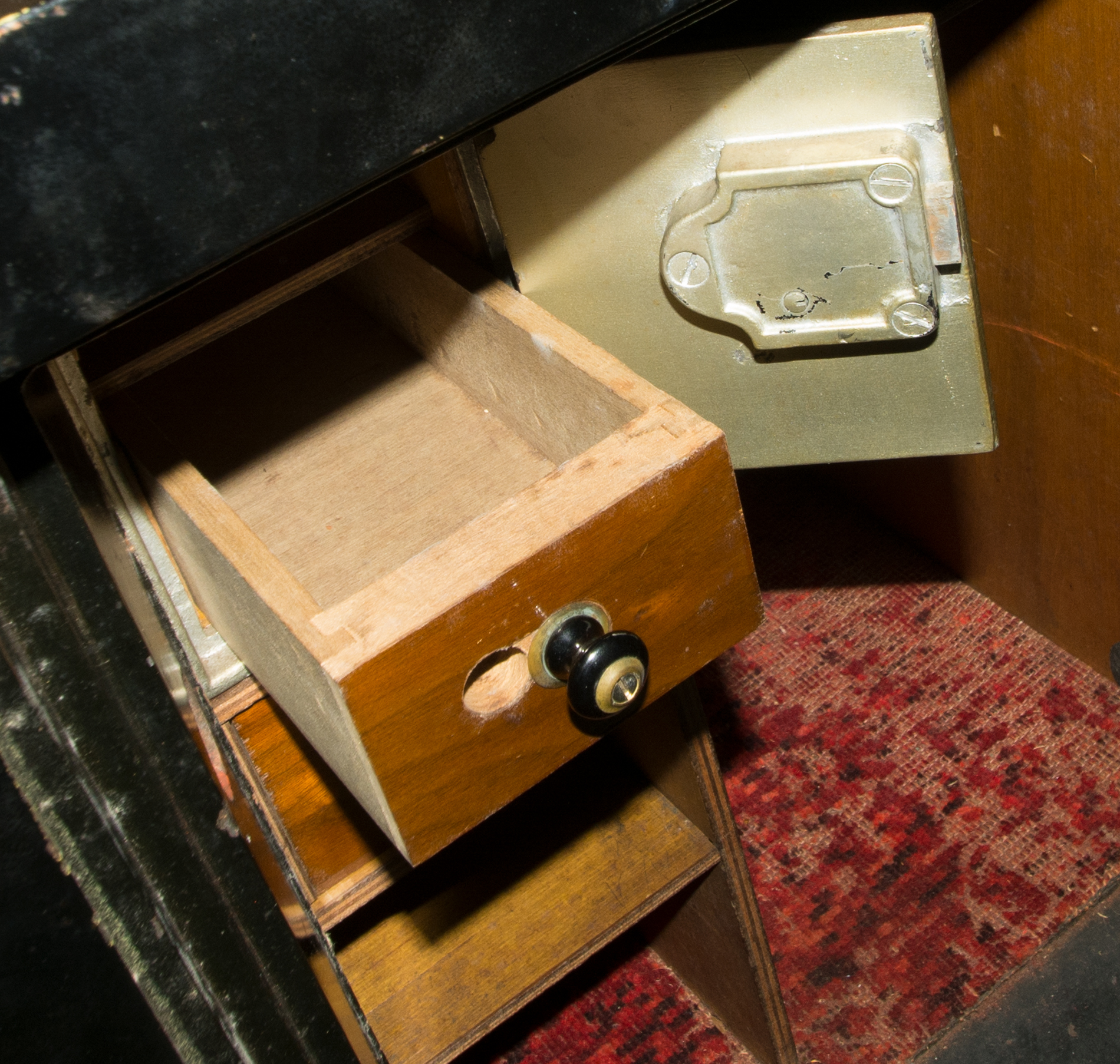 Antique Yale Safe | EBTH