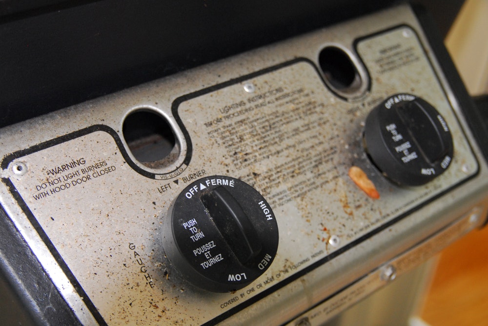 Ducane Gas Grill With Tools Ebth