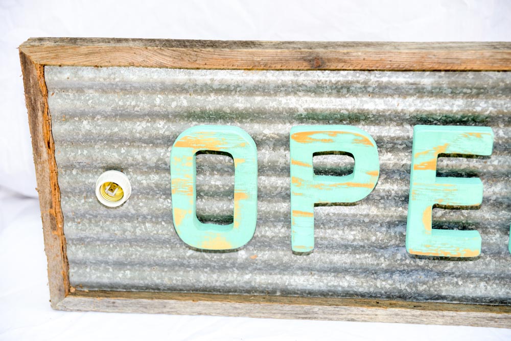 Vintage Rustic Sign | EBTH