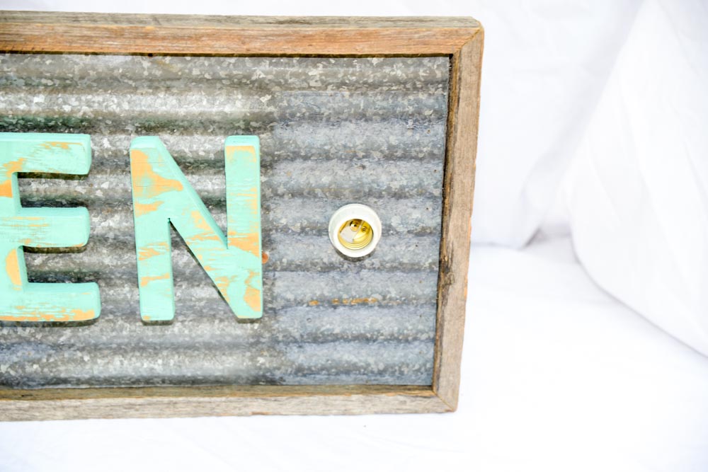 Vintage Rustic Sign | EBTH