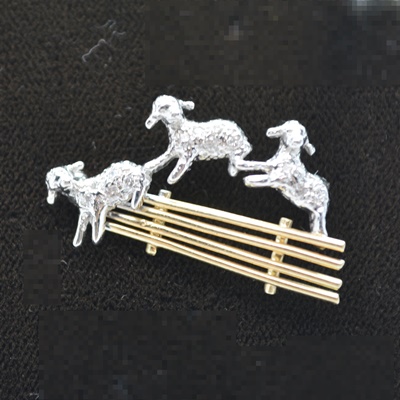 14K White and Yellow Gold Diamond Jumping Sheep Brooch | EBTH