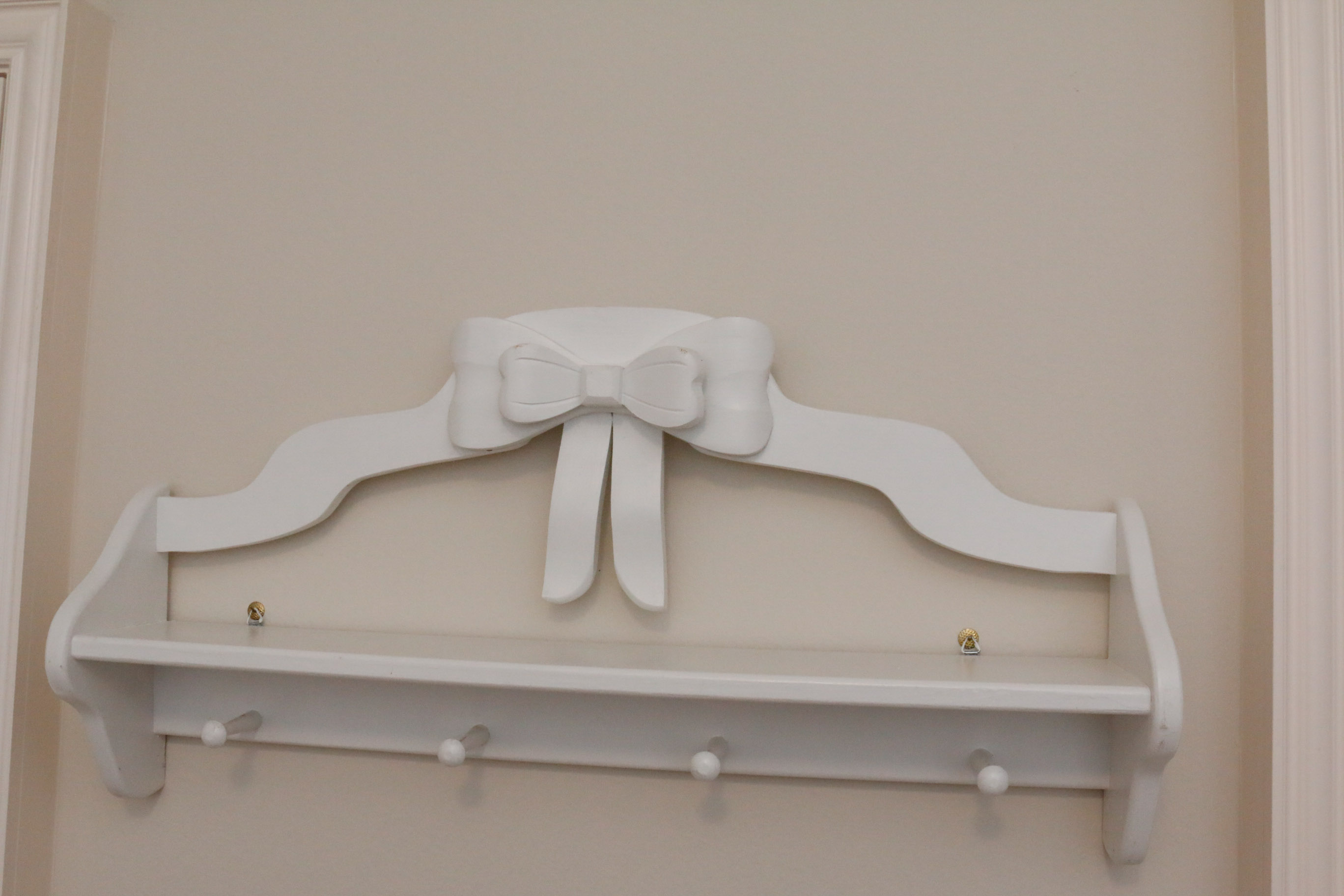 White Wooden Wall Rack | EBTH