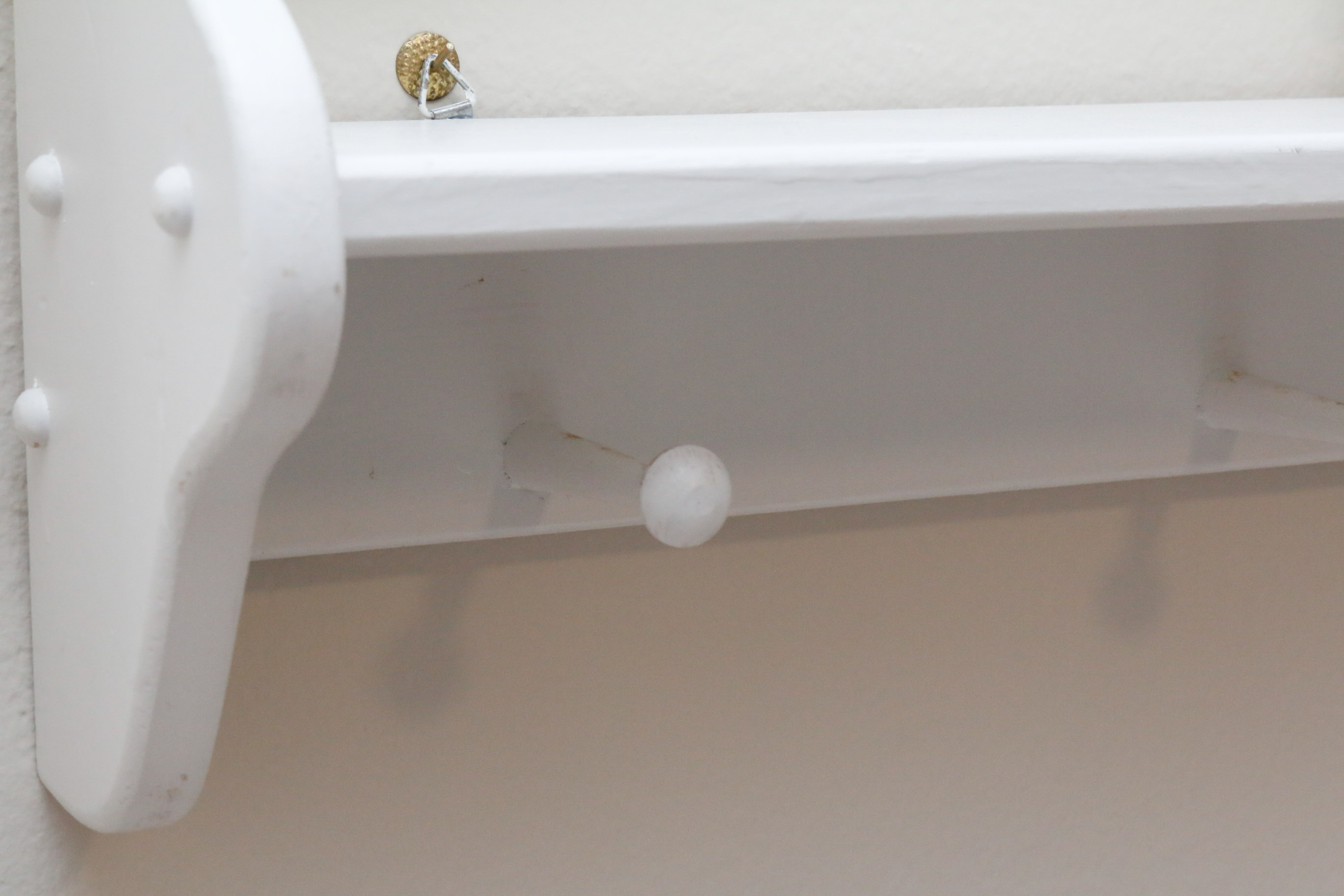 White Wooden Wall Rack | EBTH