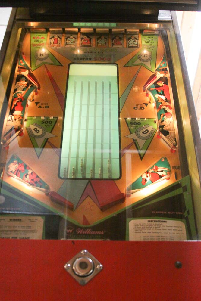 1972 Williams "Winner" Horse Racing Theme Pinball Machine | EBTH