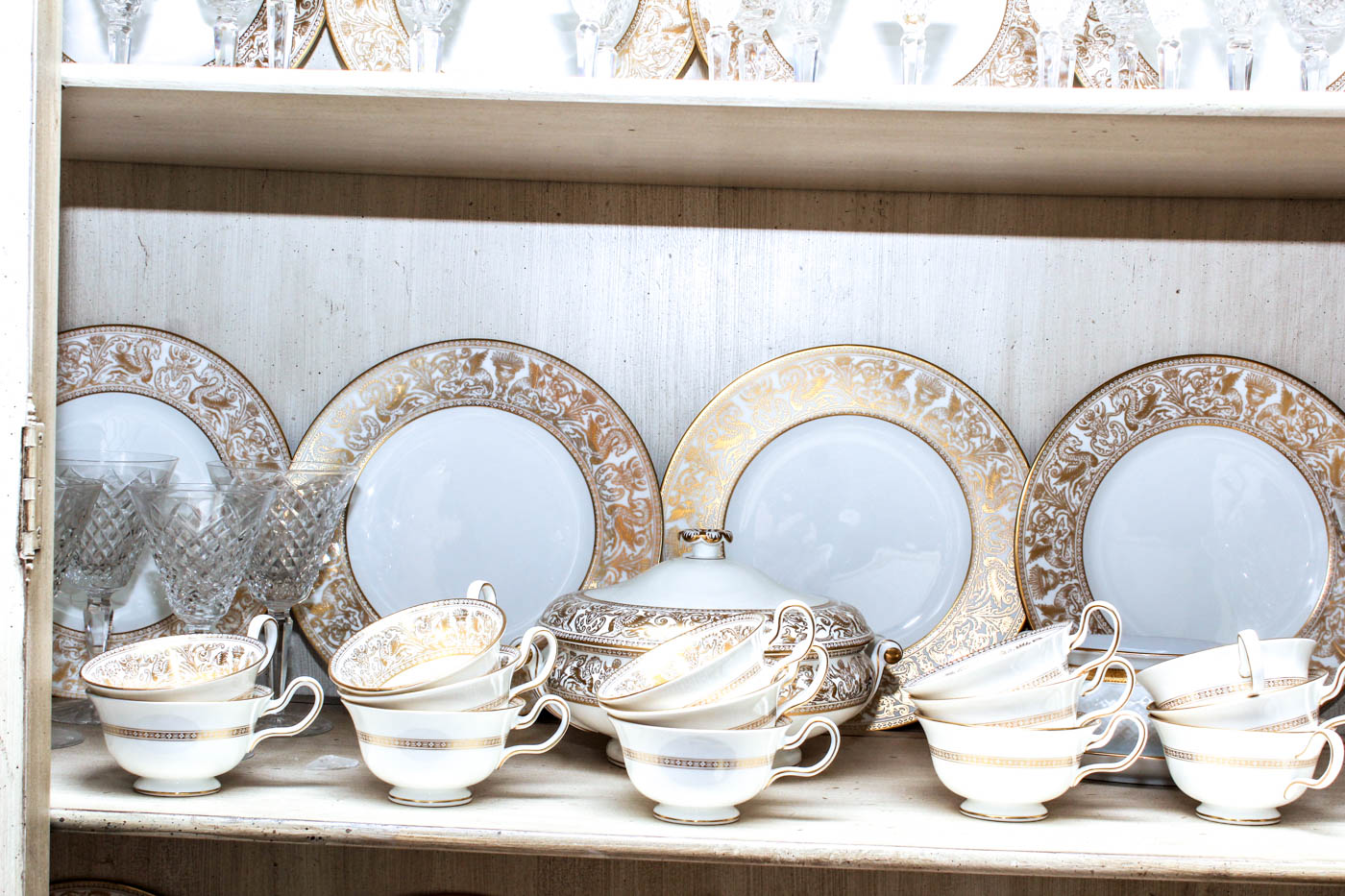 Set of Wedgwood Gold Florentine China and Waterford Templemore | EBTH