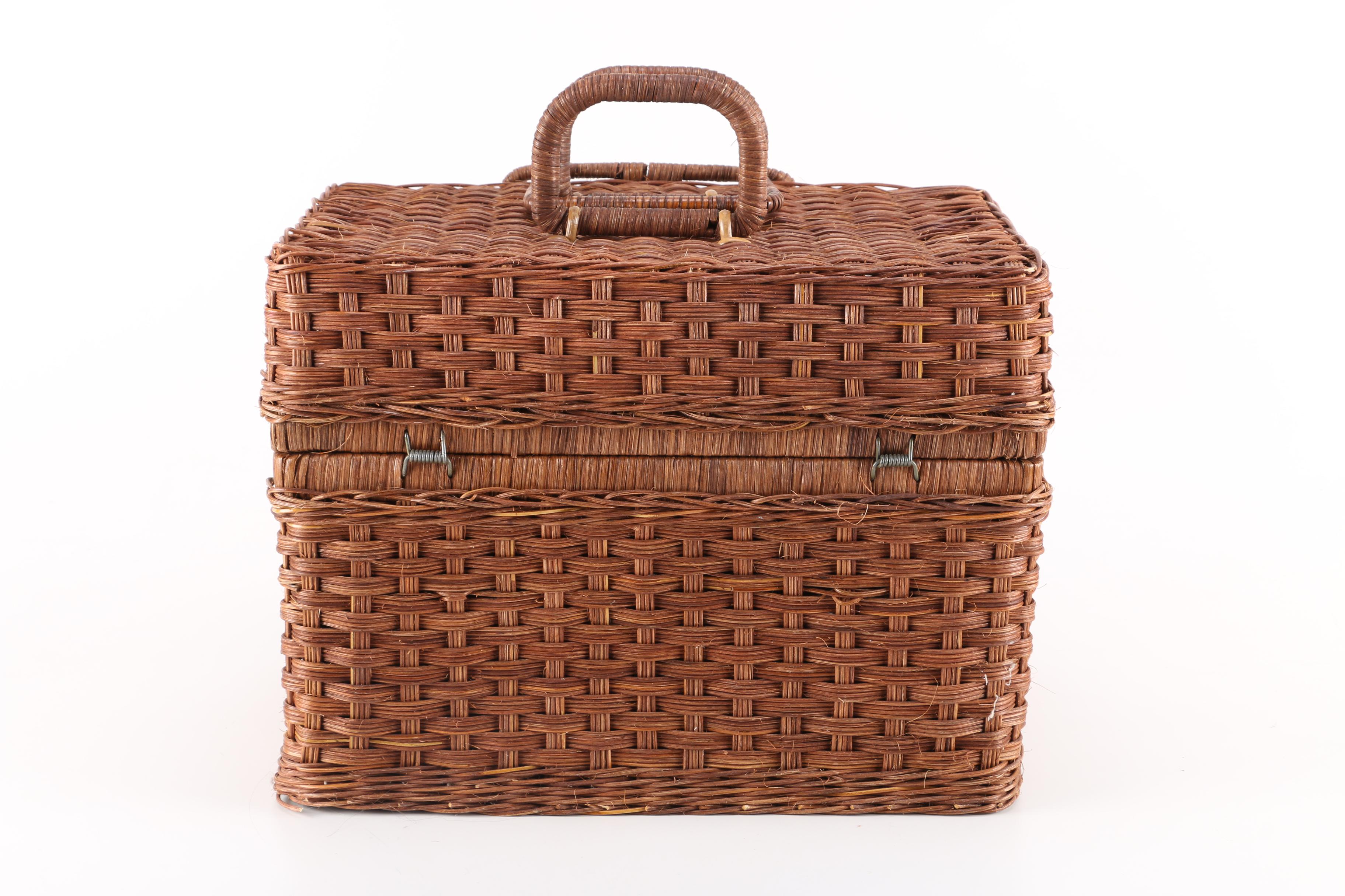 Range Rover Wicker Picnic Basket | EBTH