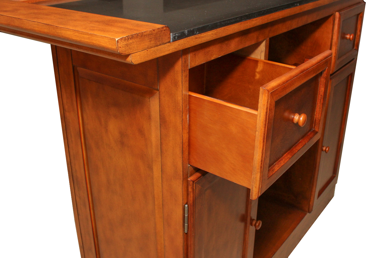 Free-Standing Bar With Four Stools | EBTH