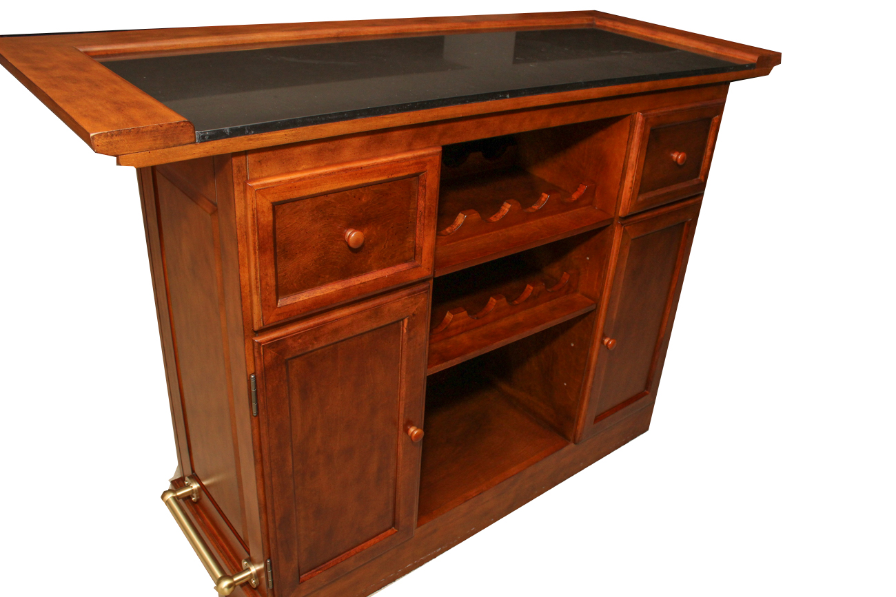 Free-Standing Bar With Four Stools | EBTH