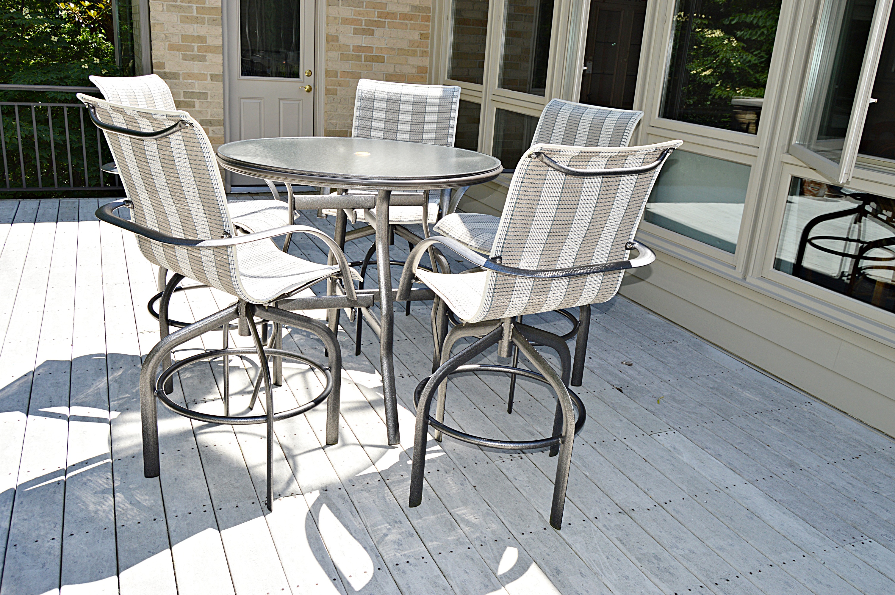 Homecrest Patio Table and Five Chairs | EBTH