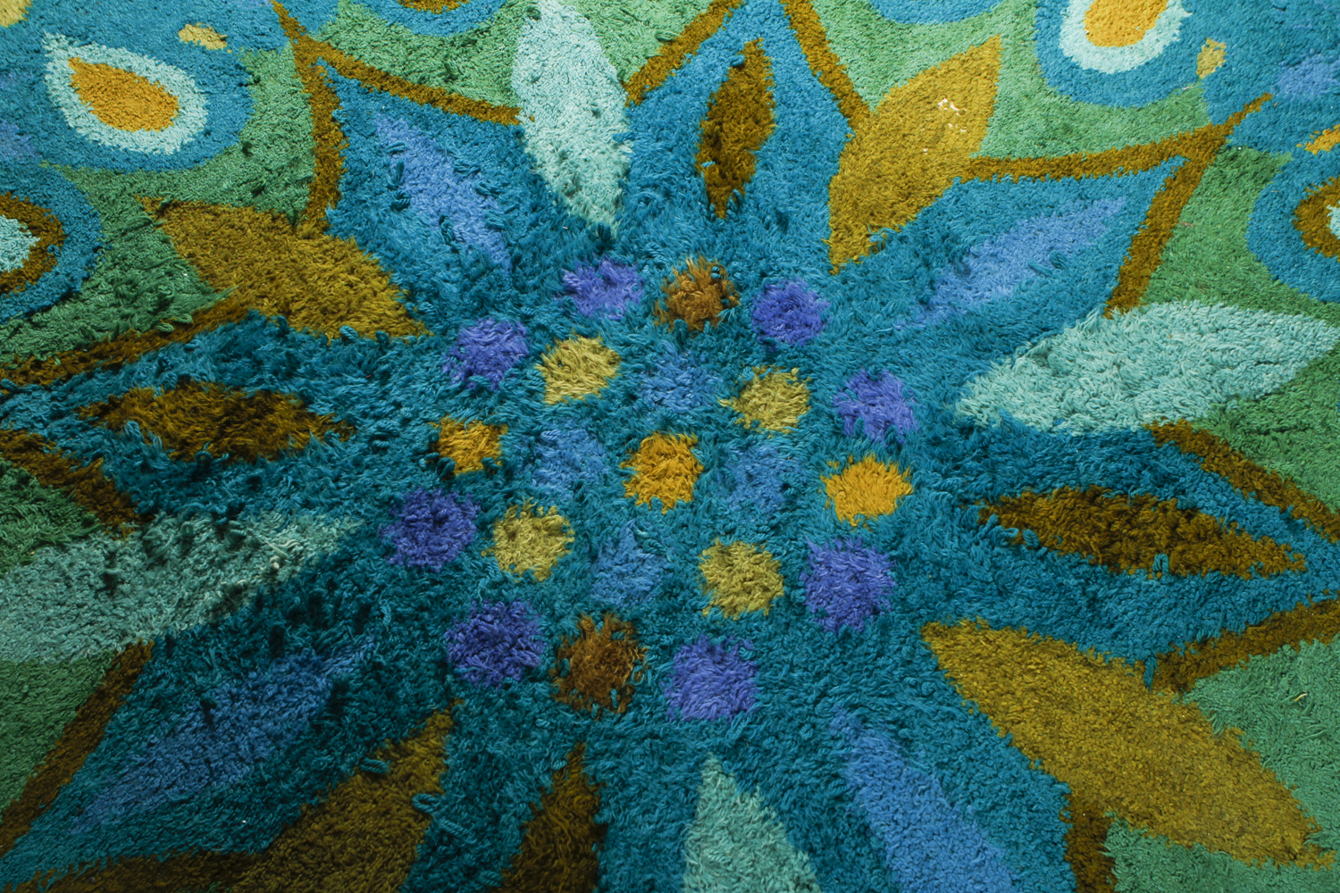 Vintage Cynthia Sargent Hooked Round Rug | EBTH