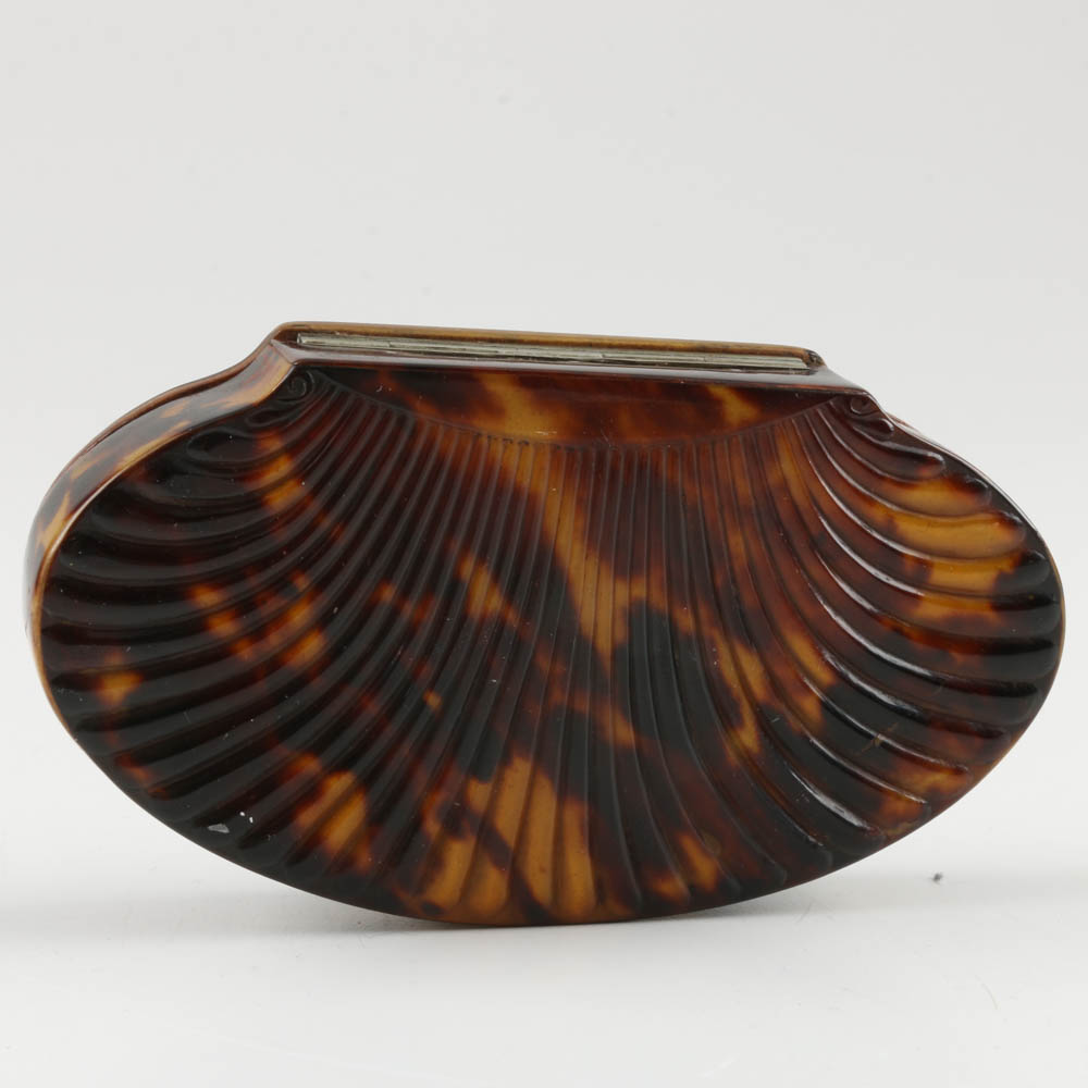 Mid 19th-Century Scalloped Tortoise Shell Compact | EBTH