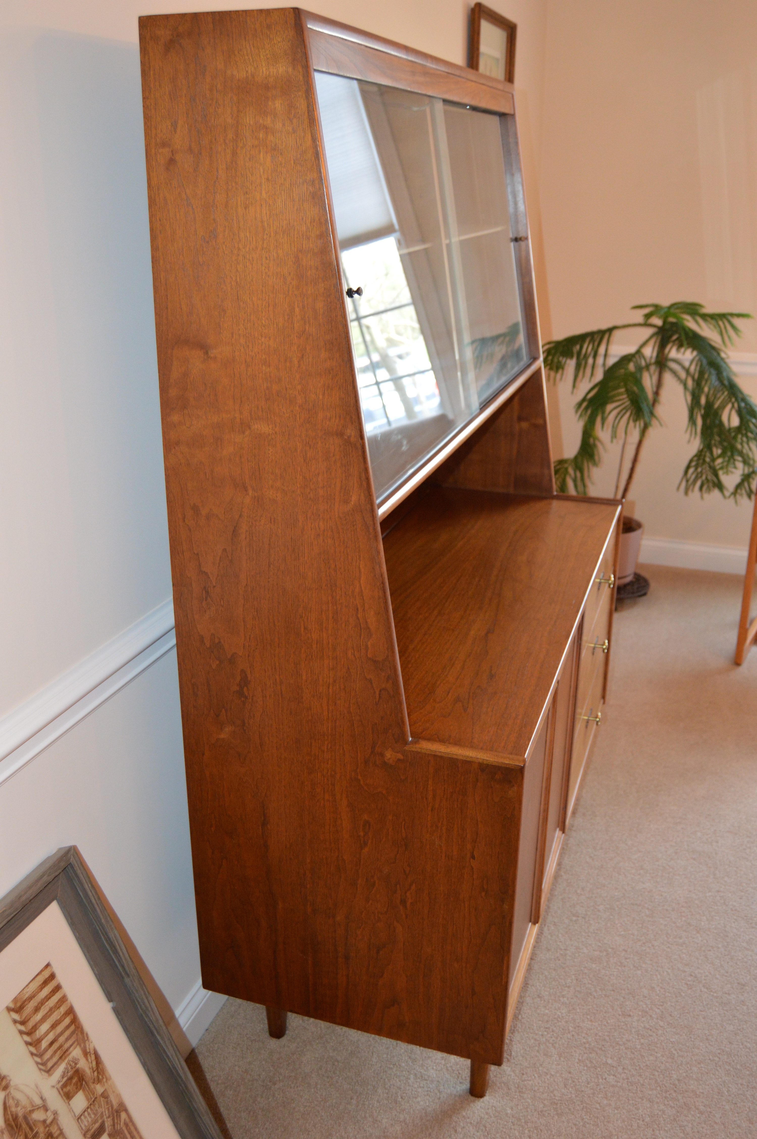 Mid Century Modern Walnut Dining Hutch by Drexel | EBTH