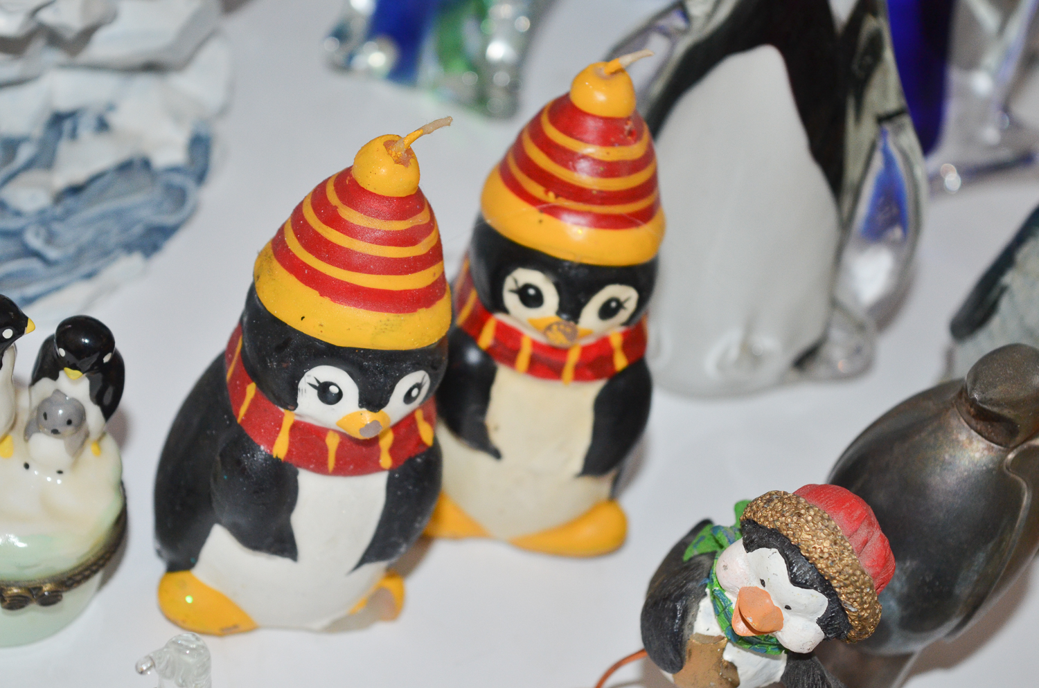 Collection of Penguin Figurines and Penguin Themed Decor | EBTH