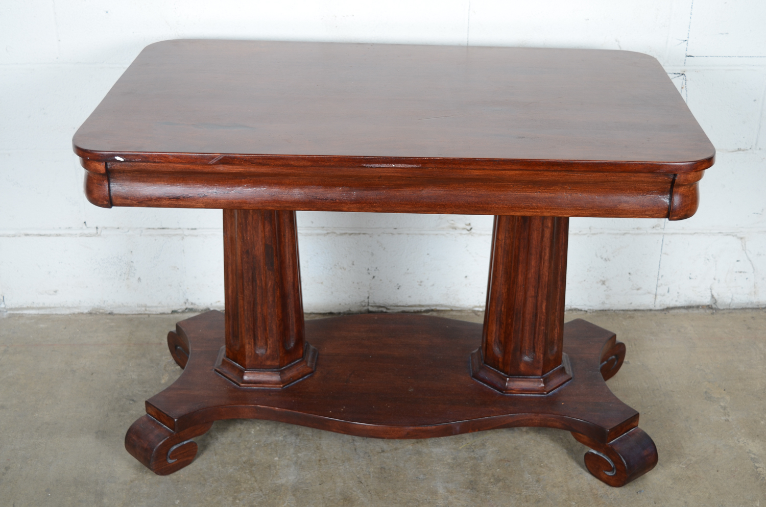 National Pedestal Table | EBTH