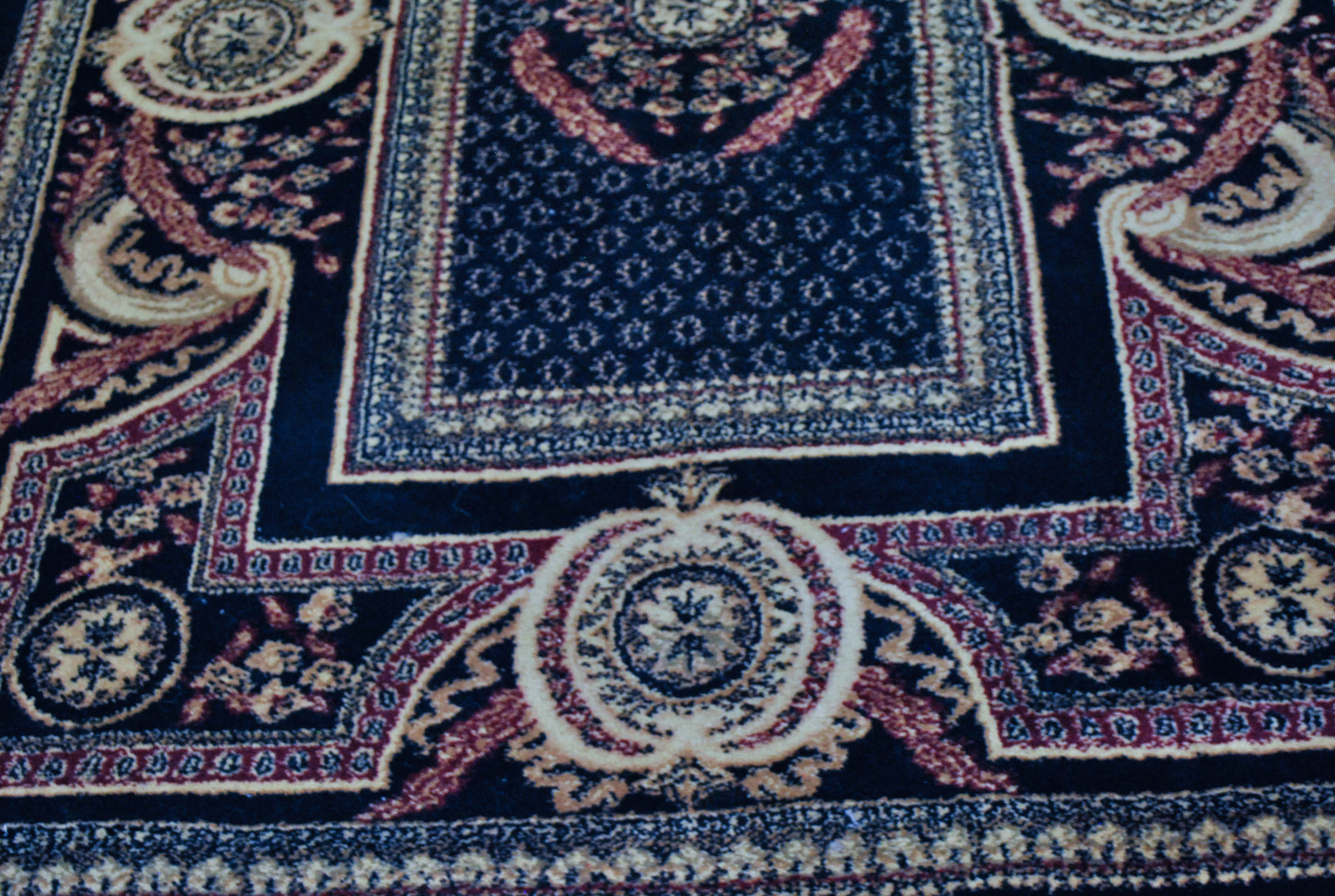 Machine Made Mayan Collection Area Rug | EBTH